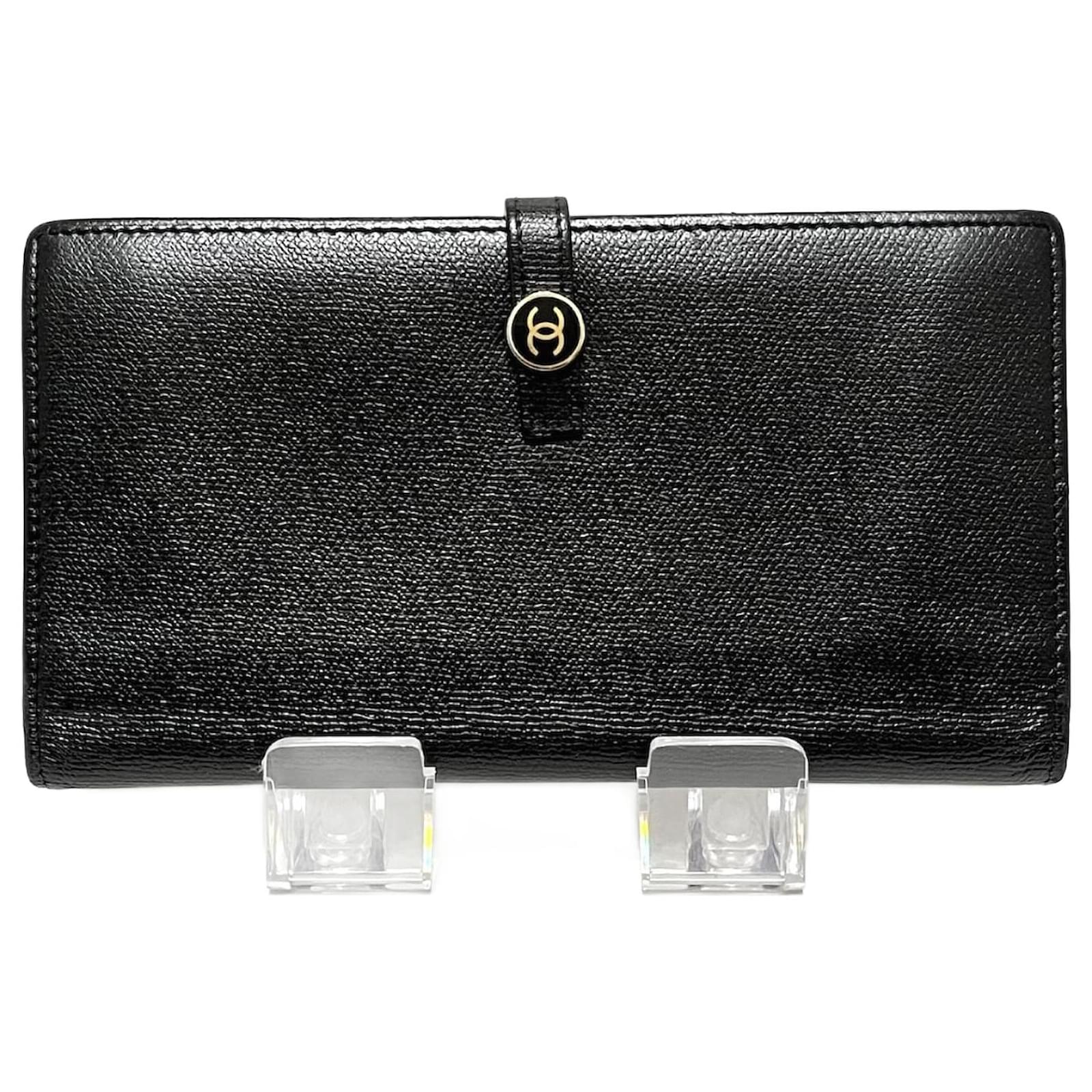 Chanel Coco button Black Leather ref.1093832 - Joli Closet