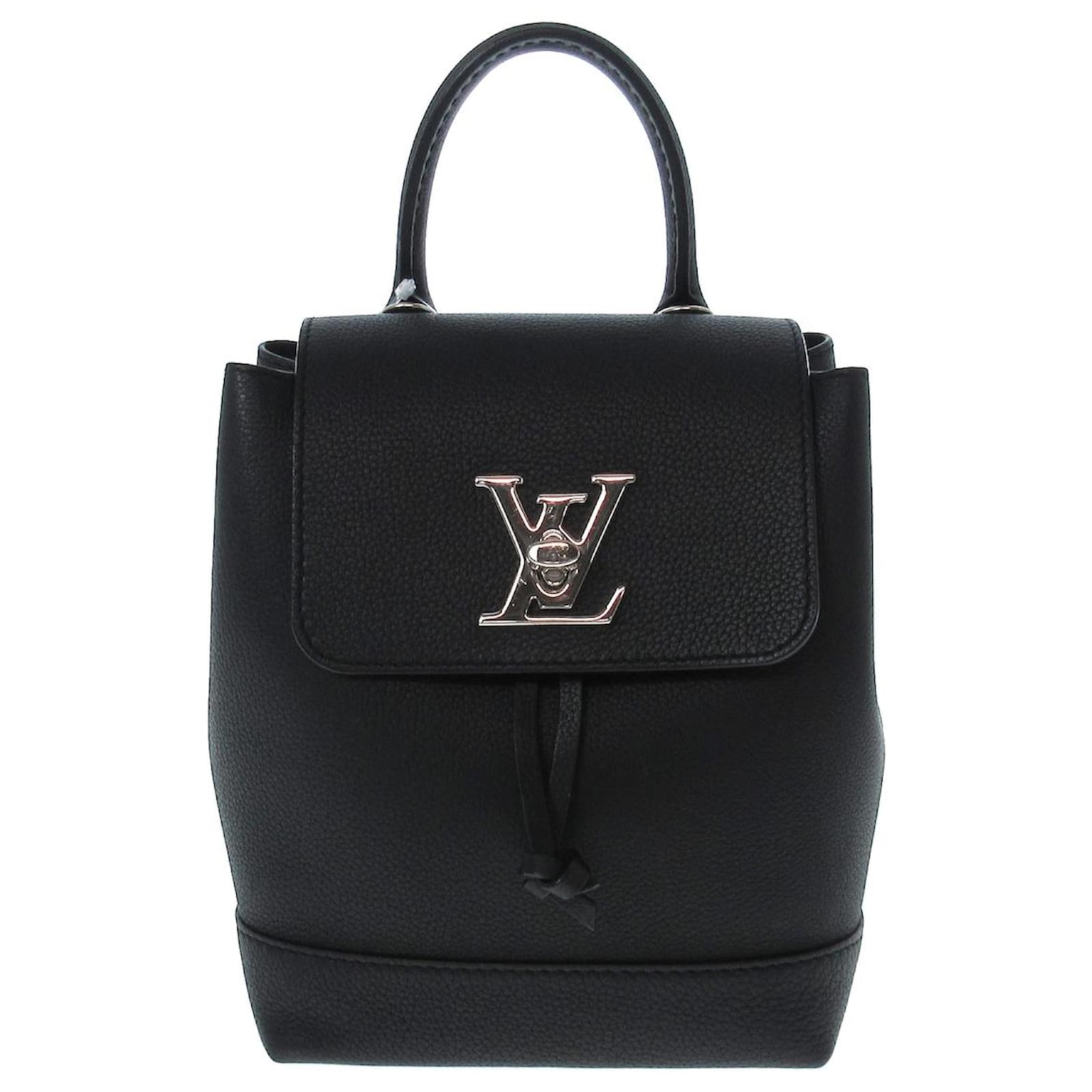 Louis Vuitton Lockme Black Cloth ref.1100372 - Joli Closet
