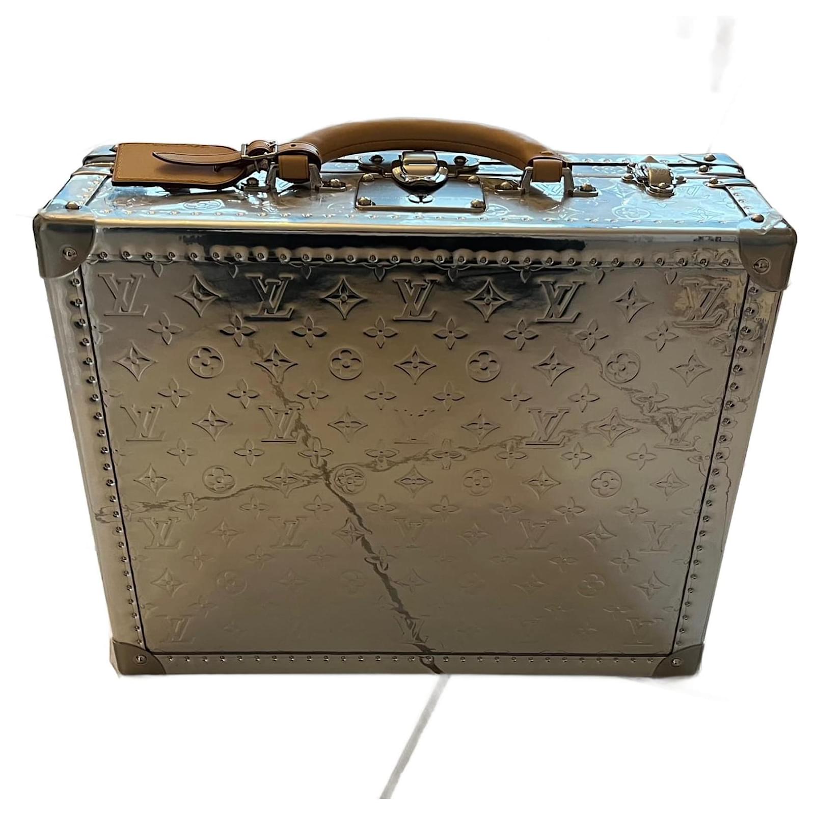 Louis Vuitton suitcase Cotteville 40 Mirror Silvery Leather ref.1101111 ...