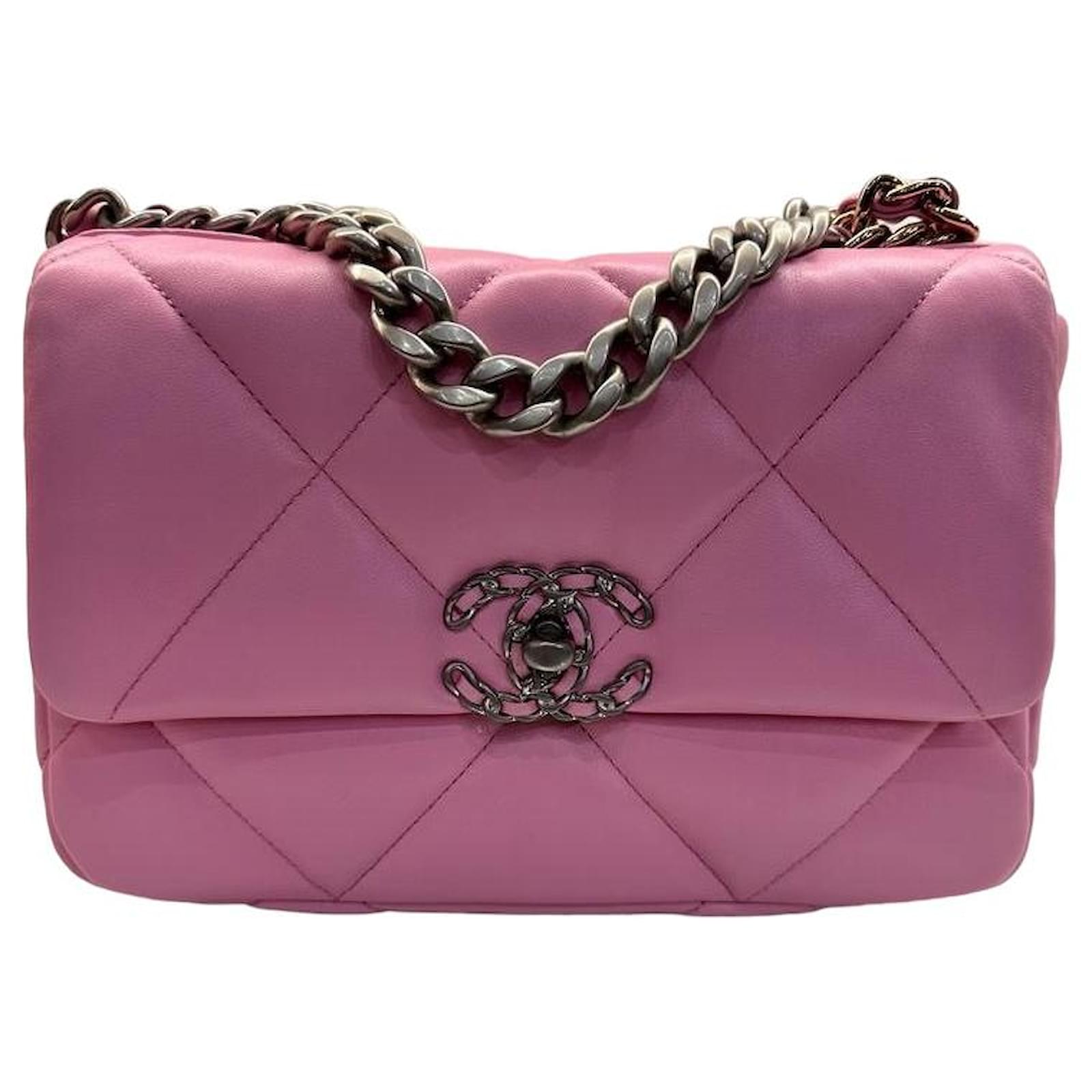 Chanel 19 Chanel Handbags Pink Leather ref.1102894 - Joli Closet