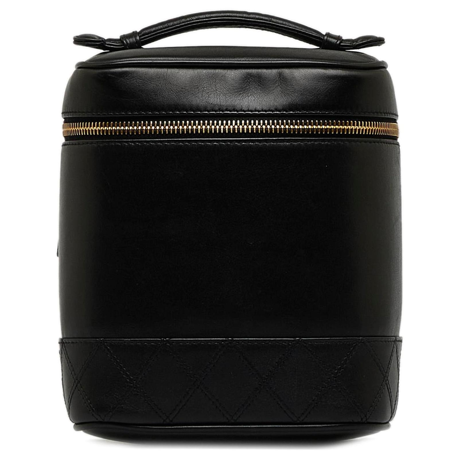 Chanel Black CC Vanity Bag Leather ref.1106633 - Joli Closet