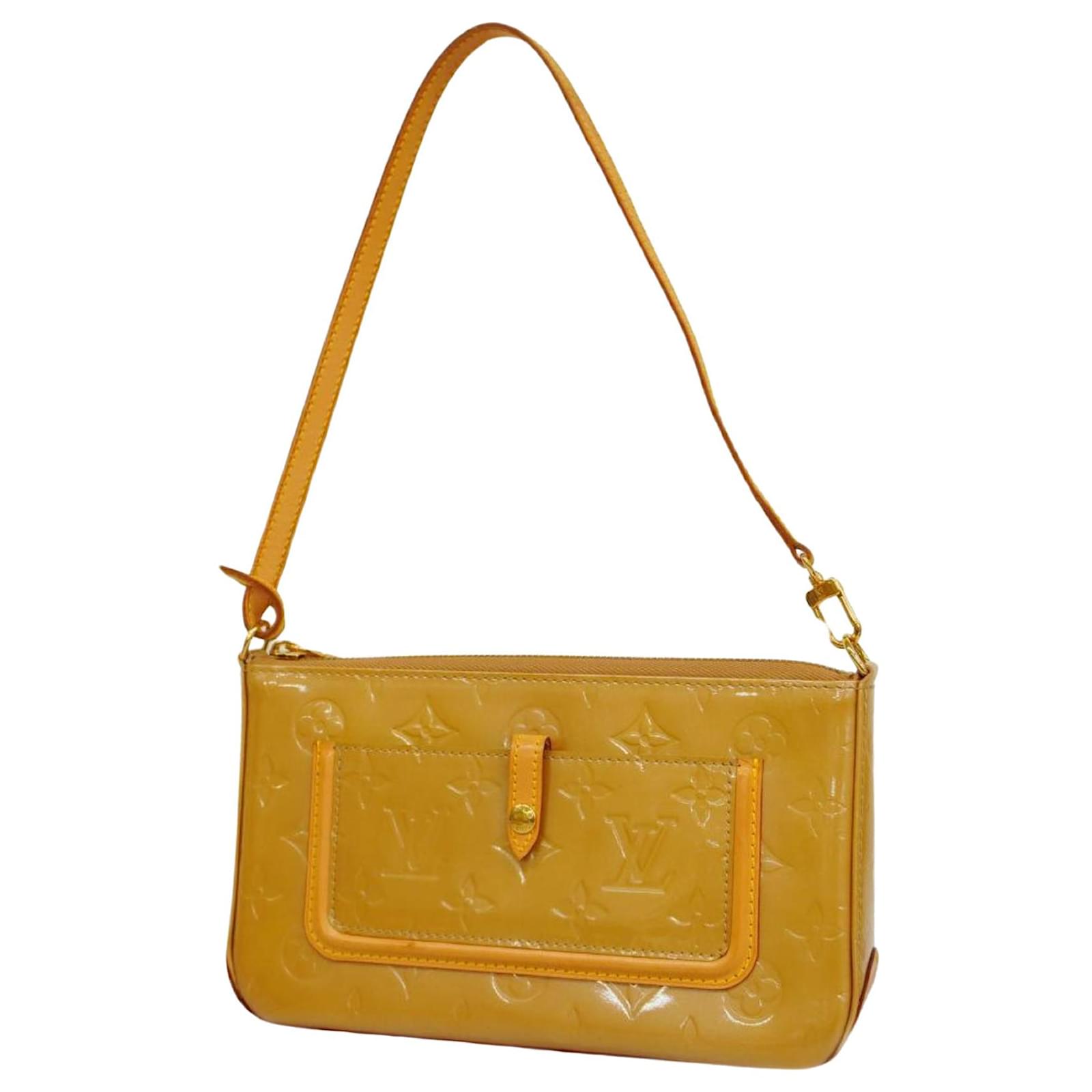 Louis Vuitton Mallory Beige Patent leather ref.1110104 - Joli Closet