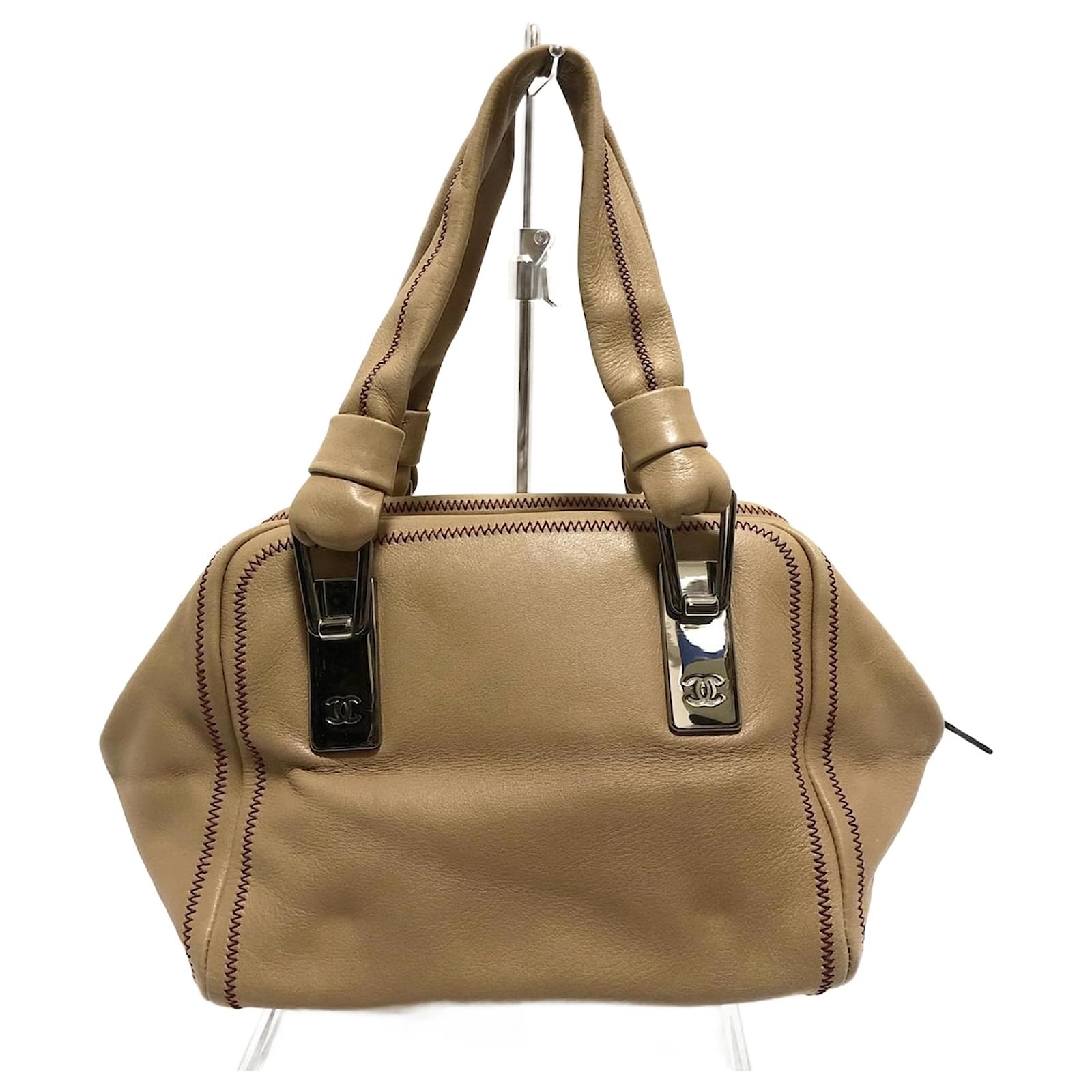 Chanel Beige Leather ref.1120067 - Joli Closet