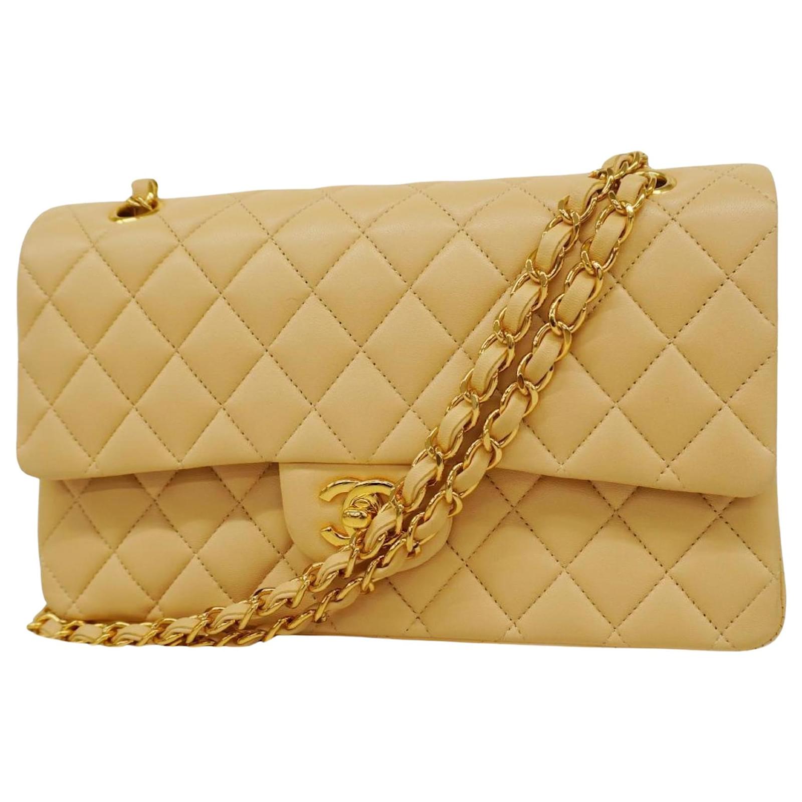 Timeless Chanel Double flap Beige Leather ref.1120809 - Joli Closet