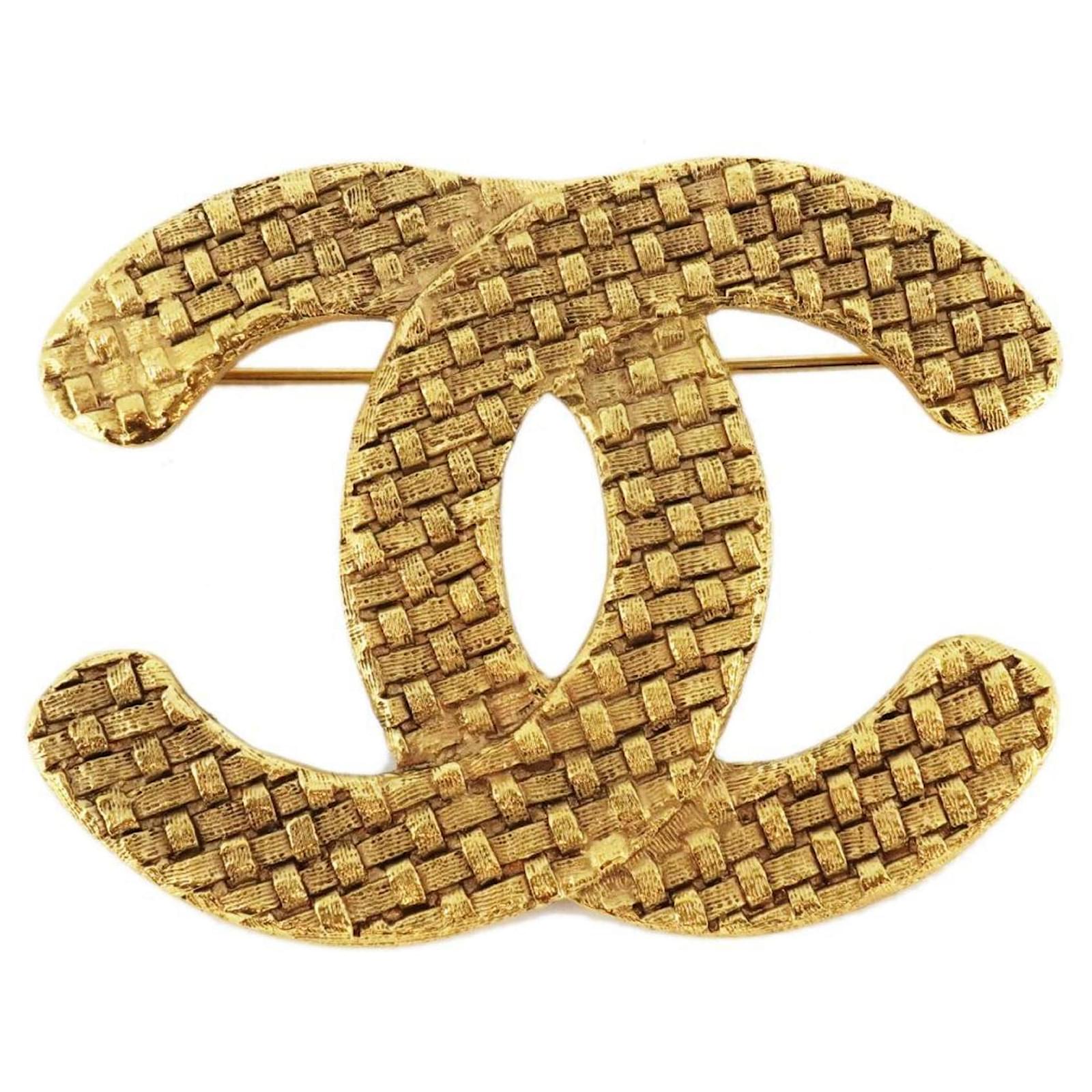 Timeless Chanel Logo CC Golden Gold-plated ref.1124138 - Joli Closet
