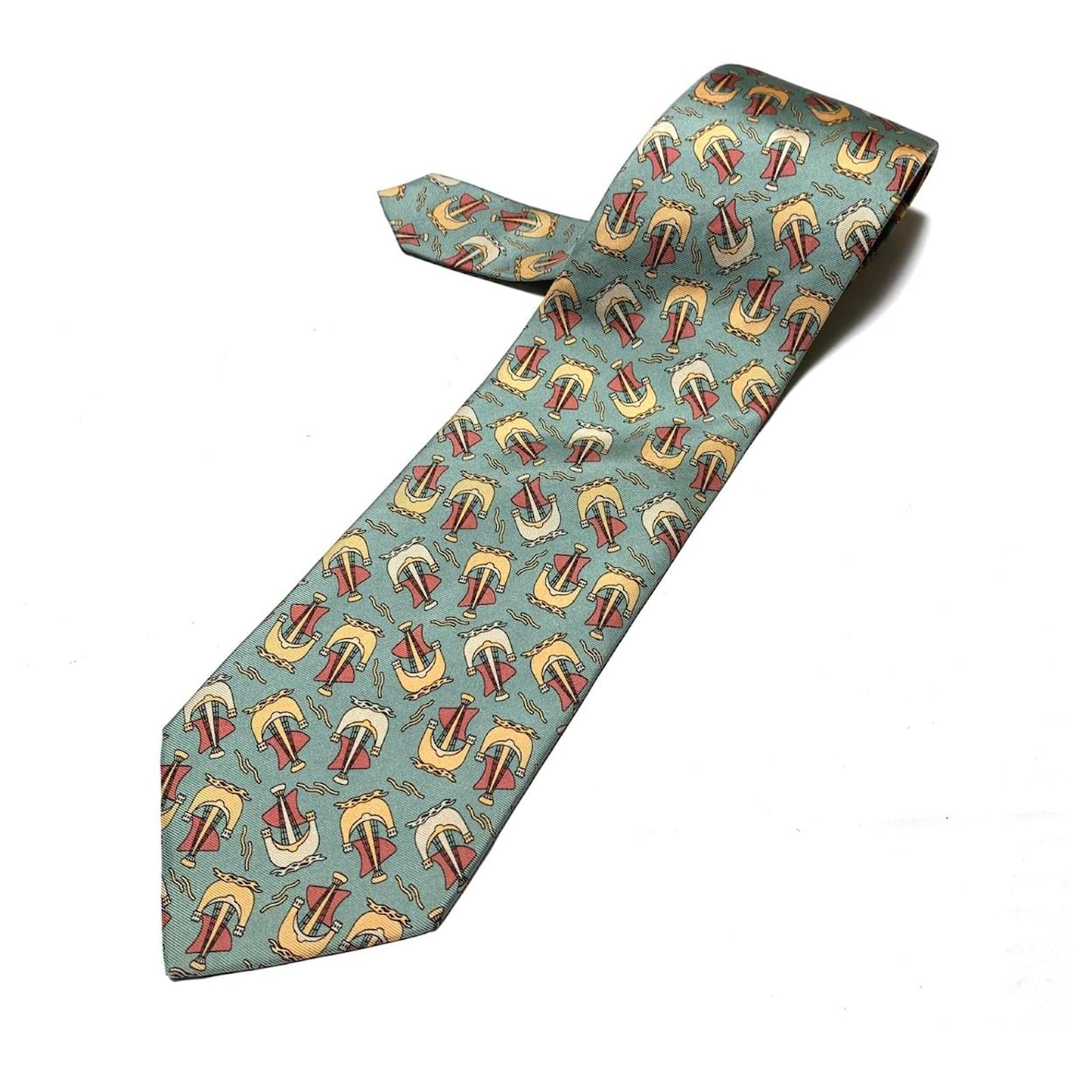 Loewe Green Silk ref.1133536 - Joli Closet