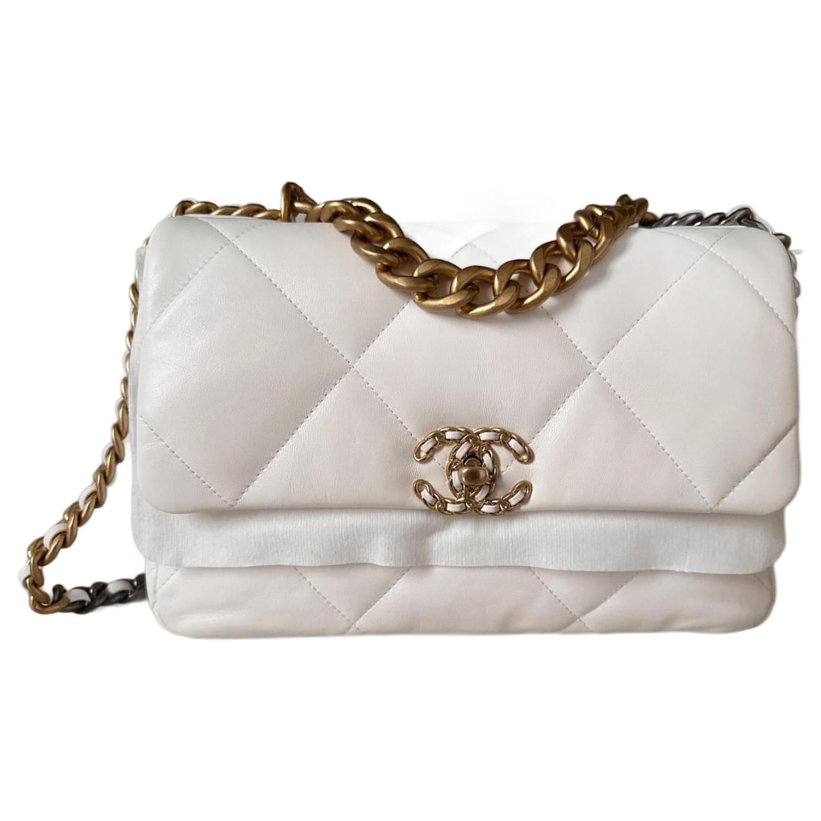 Grand Sac Chanel 19 Cuir d'agneau Blanc ref.1143365 - Joli Closet