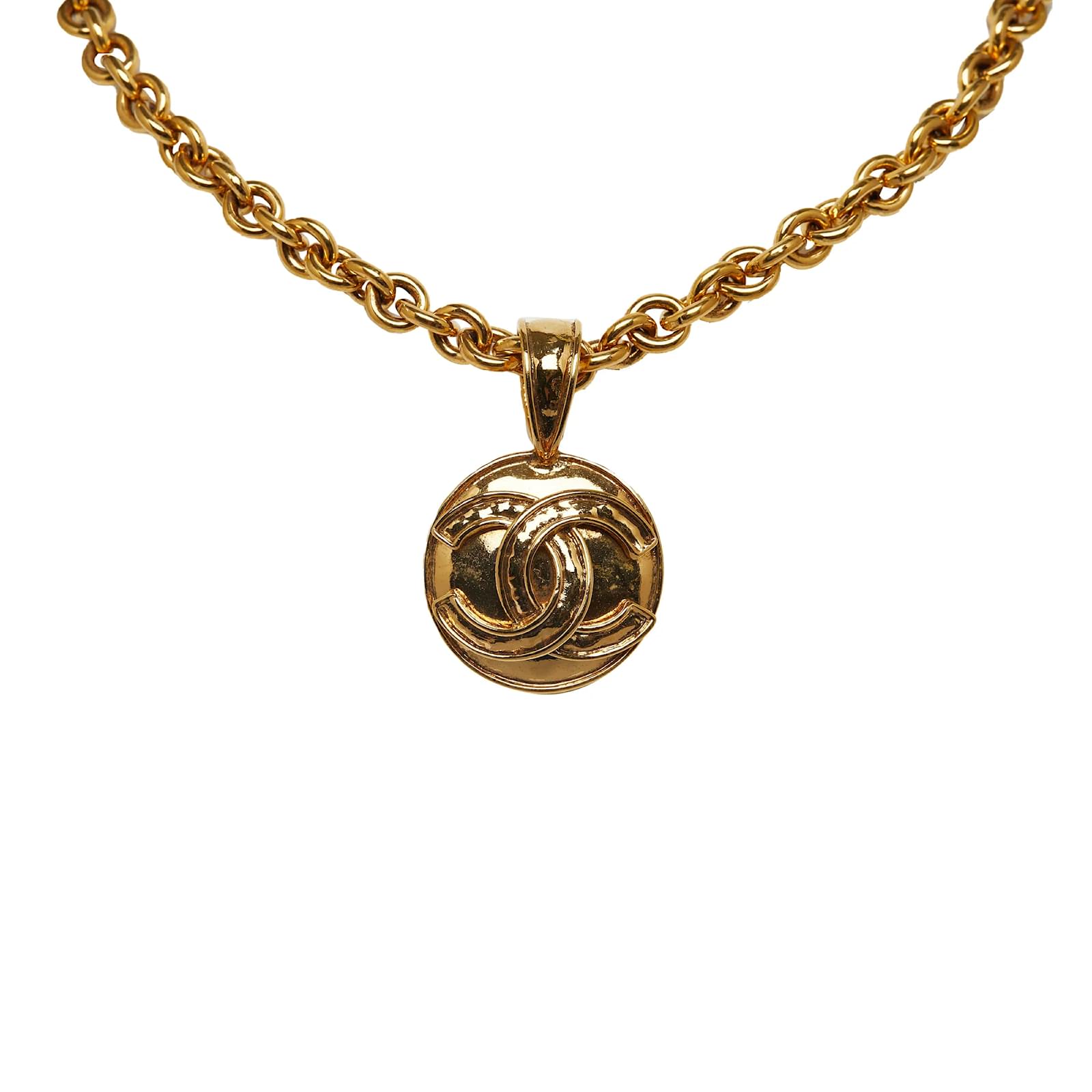 Gold Chanel CC Round Pendant Necklace Golden Yellow gold ref.1151109 ...