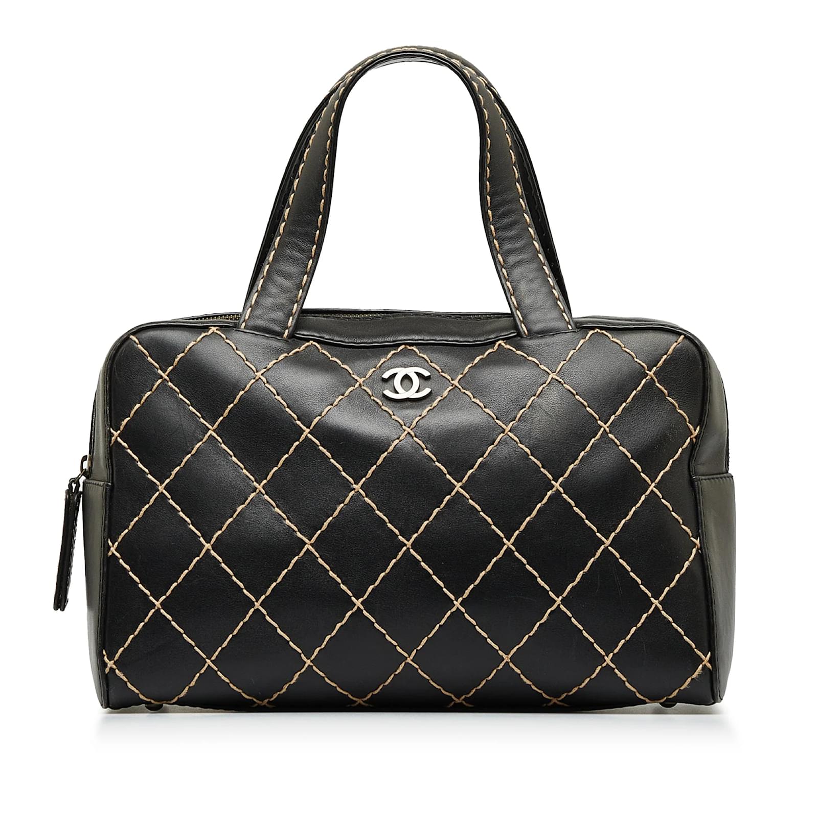 Black Chanel CC Wild Stitch Handbag Leather ref.1151690 - Joli Closet