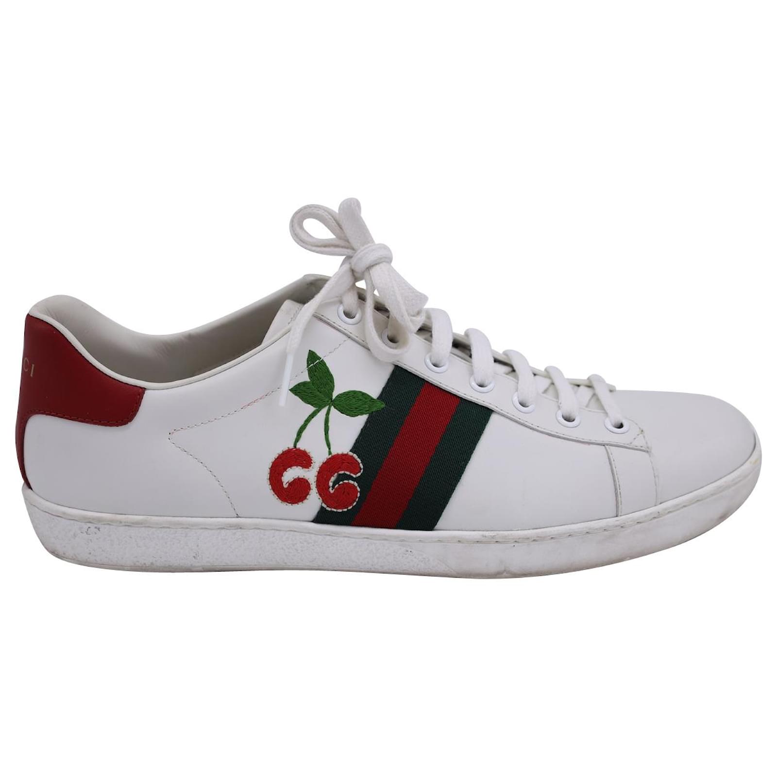 Gucci Ace Cherry Low Top Sneakers in White Leather ref.1154138 - Joli ...