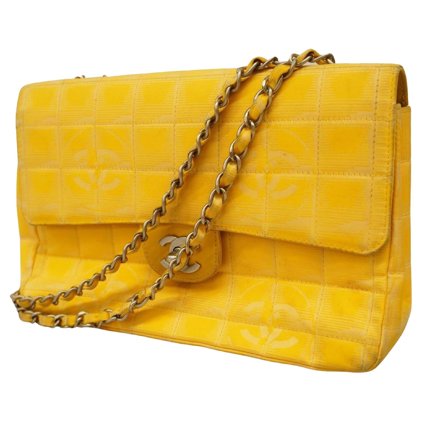 Chanel Yellow Synthetic ref.1173655 - Joli Closet