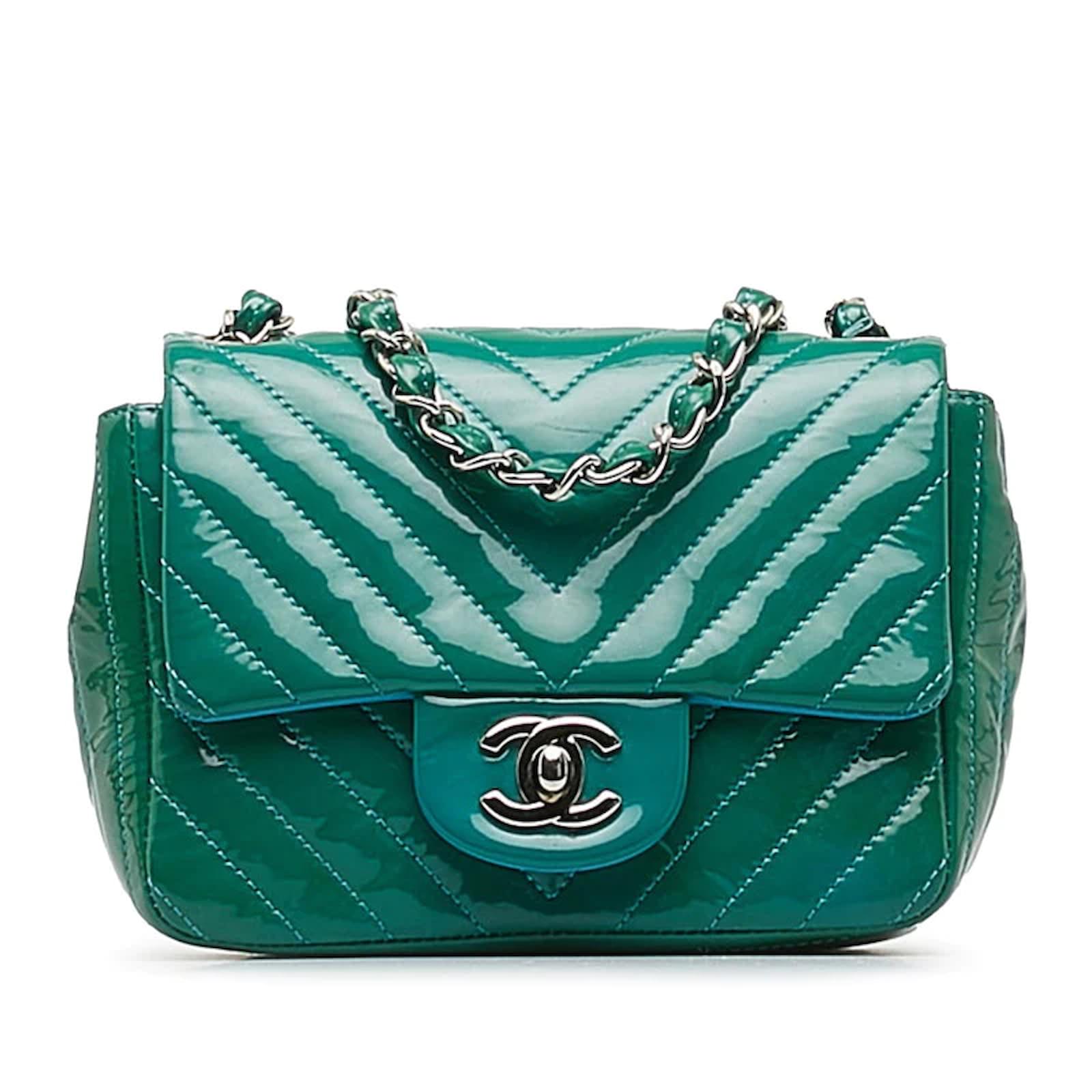 Chanel Mini Chevron Patent Leather lined Flap Bag Green ref.1174927 ...