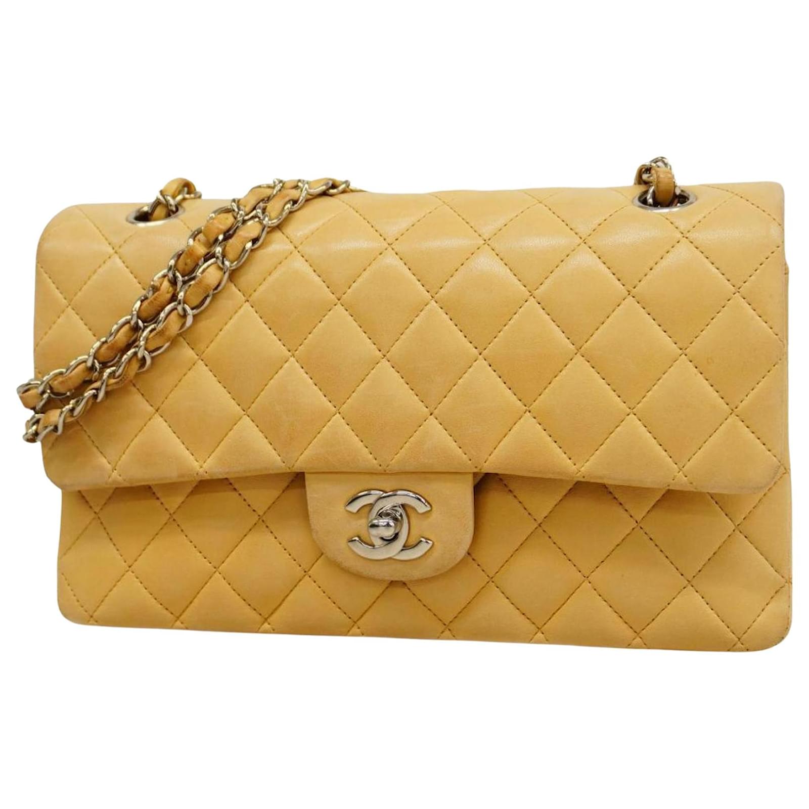 Timeless Chanel Classic Flap Yellow Leather ref.1175073 - Joli Closet