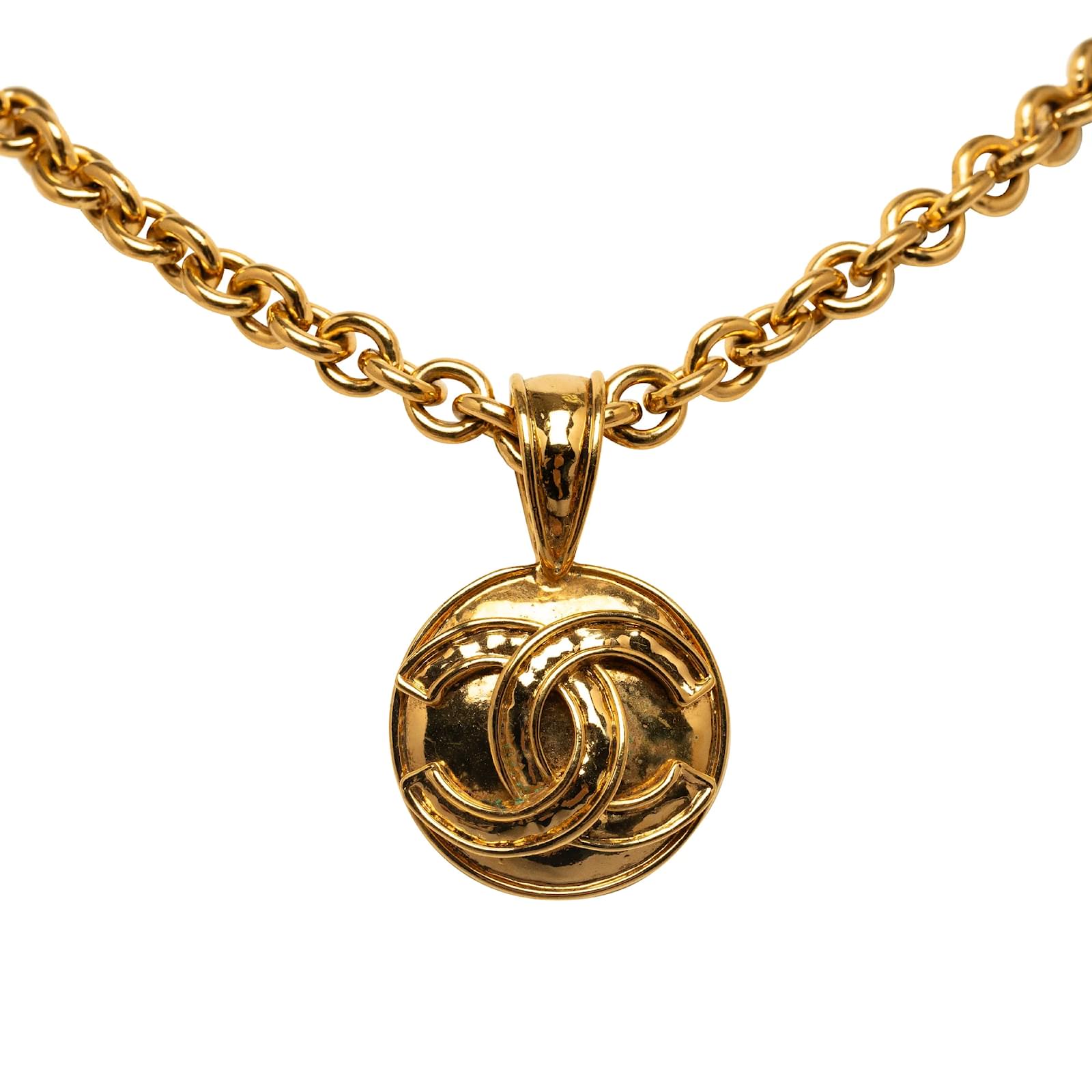 Gold Chanel CC Round Pendant Necklace Golden Yellow gold ref.1182018 ...