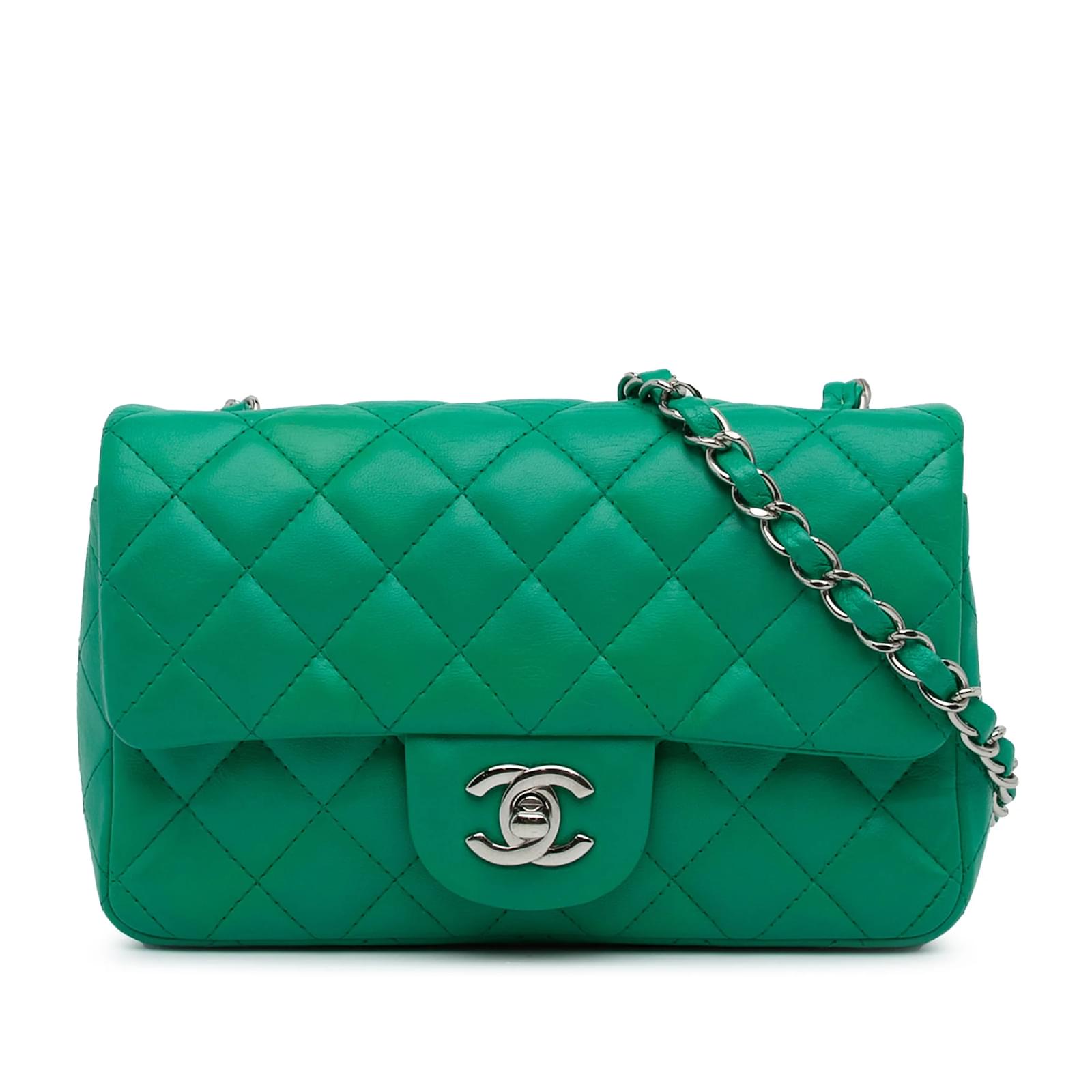 CHANEL HandbagsLeather Green ref.1192834 - Joli Closet