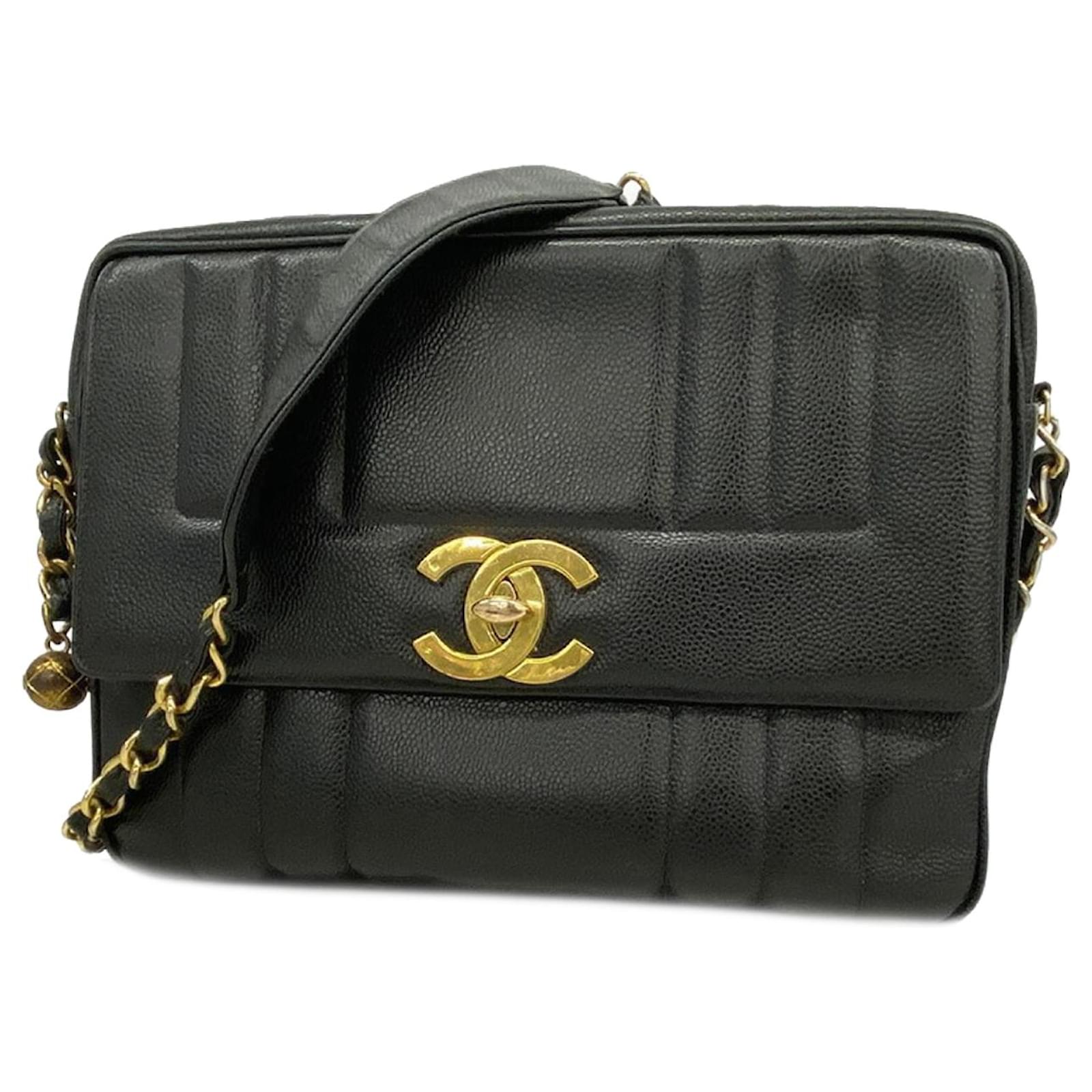 Timeless Chanel Logo CC Black Leather ref.1203172 - Joli Closet