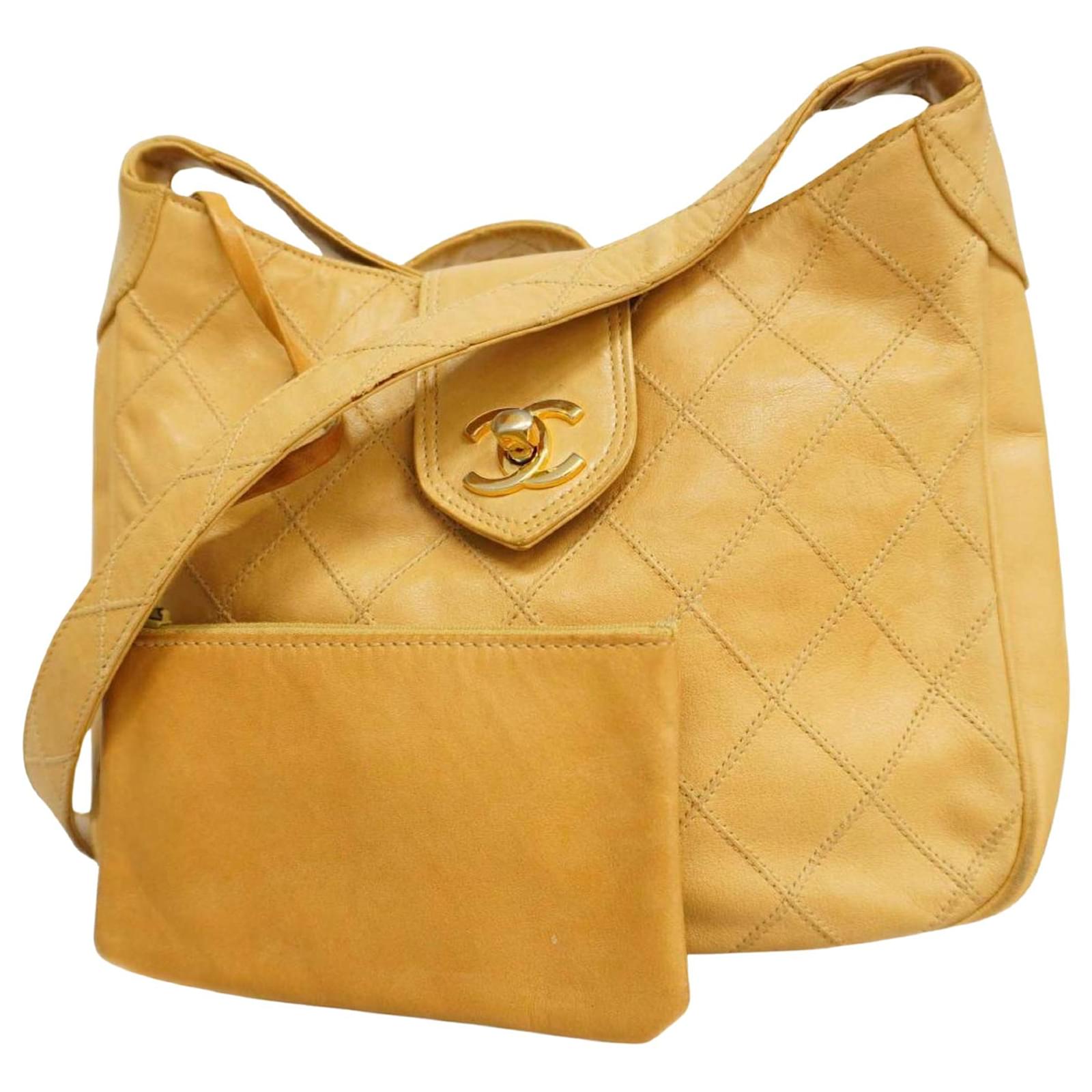 Chanel Beige Leather ref.1203925 - Joli Closet