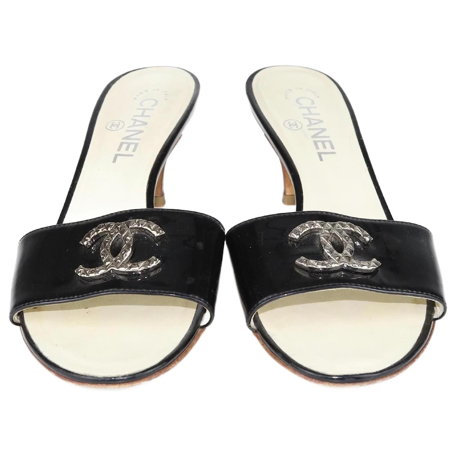 Chanel Black Interlocking Cc Logo Slide Sandals Leather ref.1210243 ...