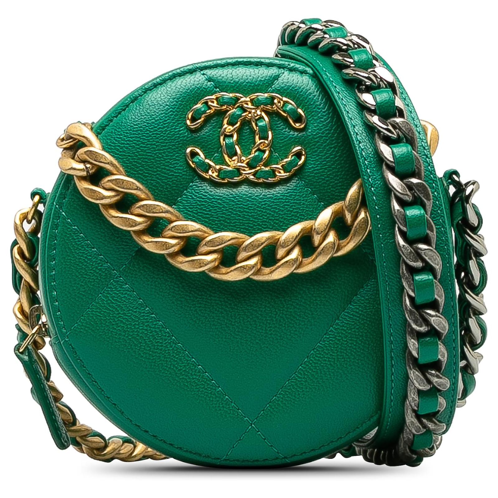 Chanel green 19 Round Lambskin Clutch With Chain Leather ref.1215736 ...