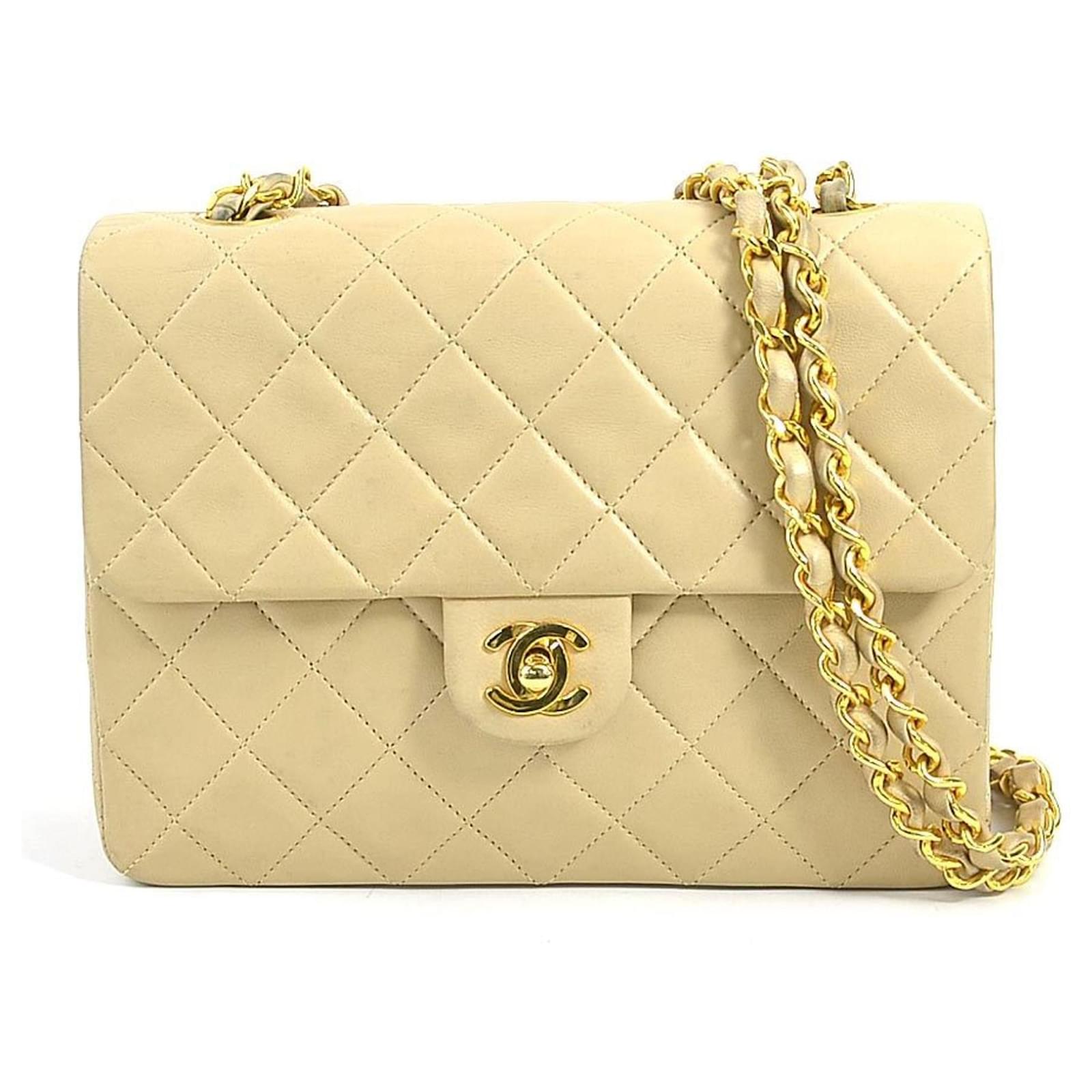 Timeless Chanel Beige Leather ref.1221944 - Joli Closet