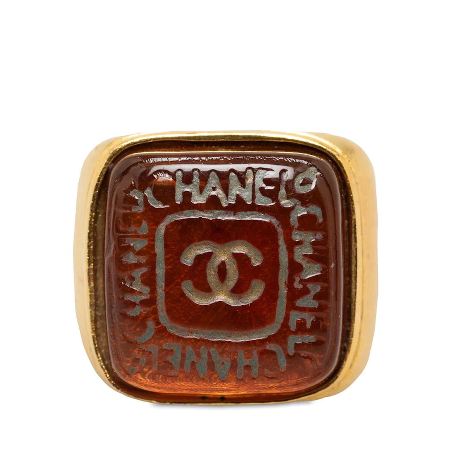 Chanel CC Logo-Debossed Signet Ring Golden Metal ref.1228706 - Joli Closet