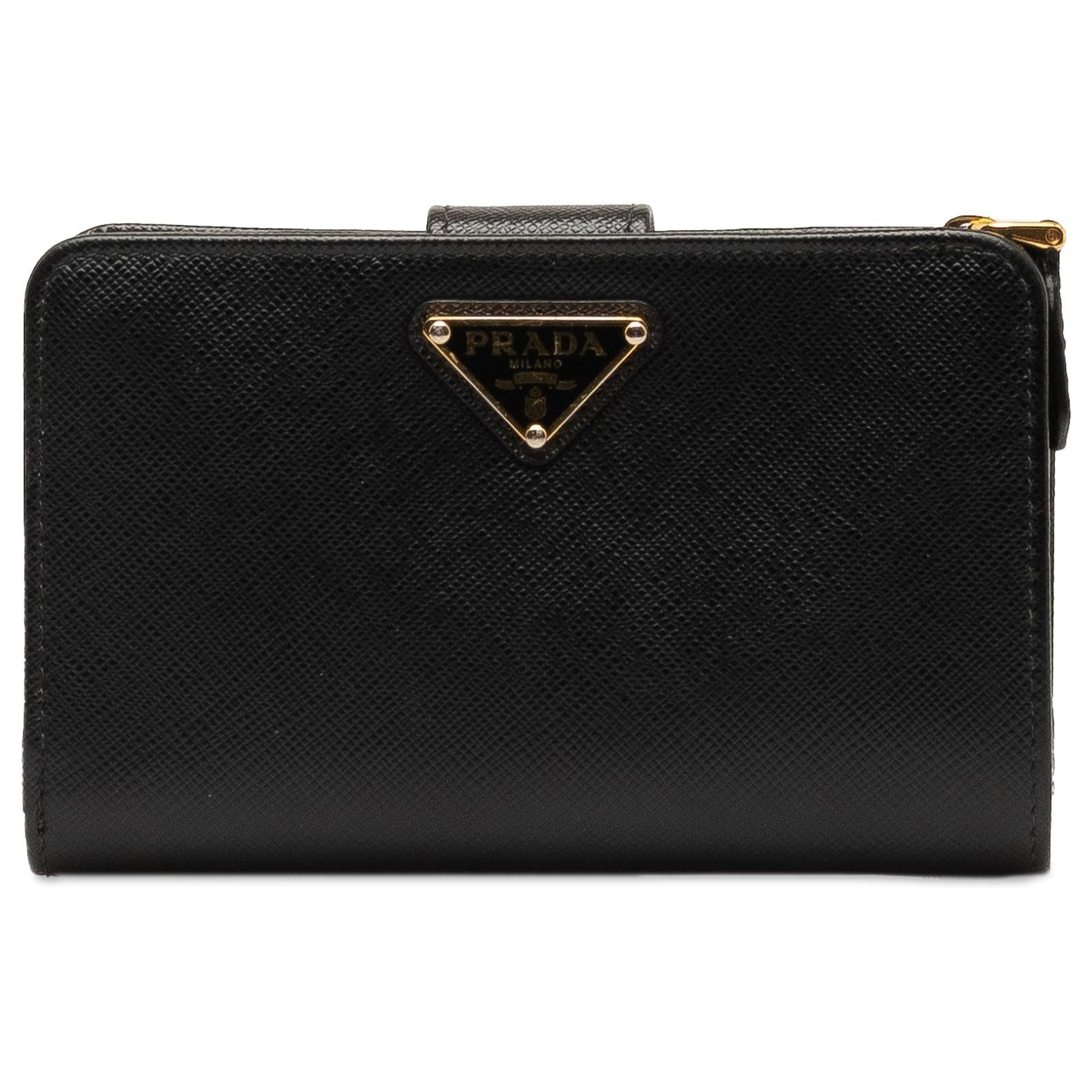 Prada Black Saffiano Leather Compact Wallet ref.1253720 - Joli Closet