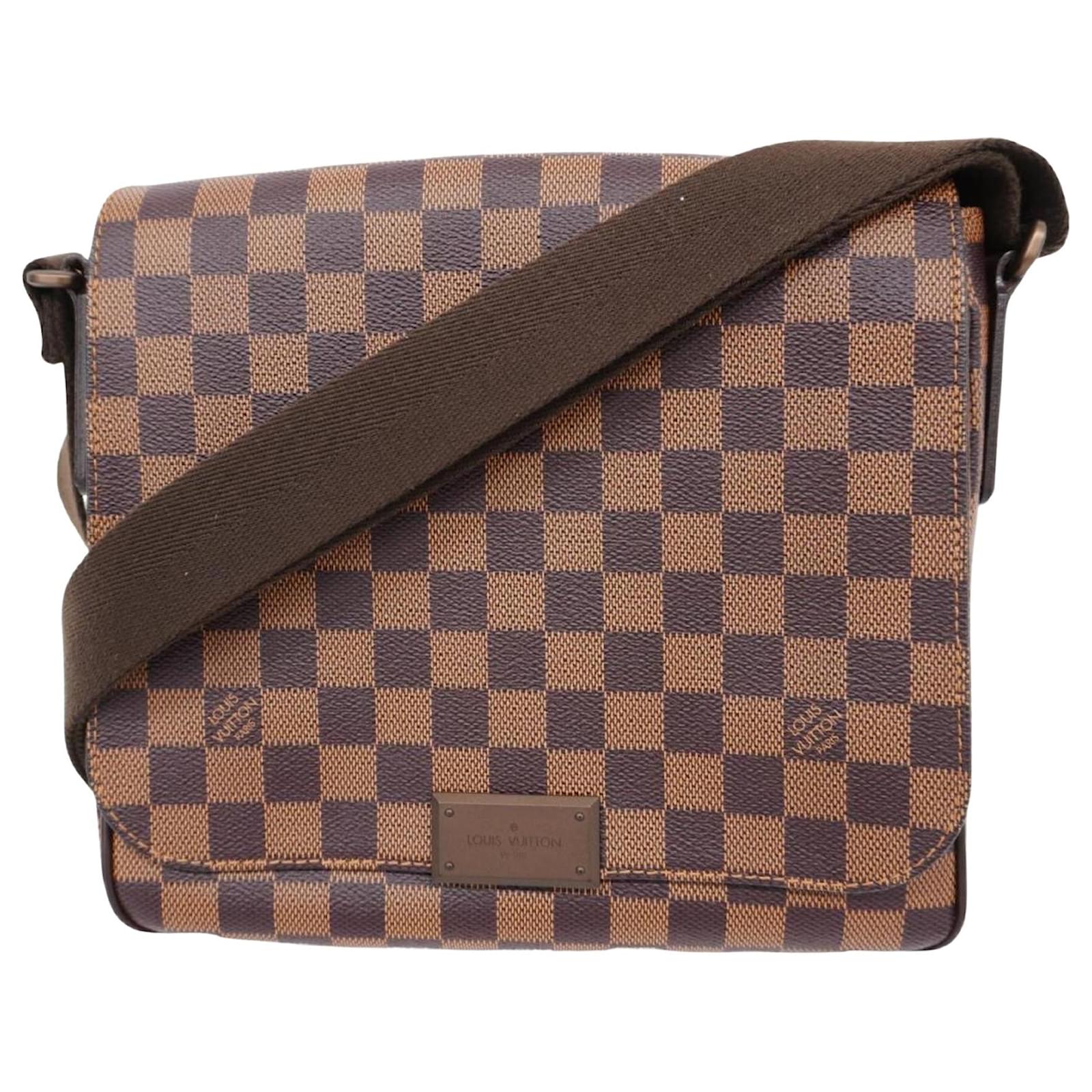 Louis Vuitton District Brown Cloth ref.1261831 - Joli Closet