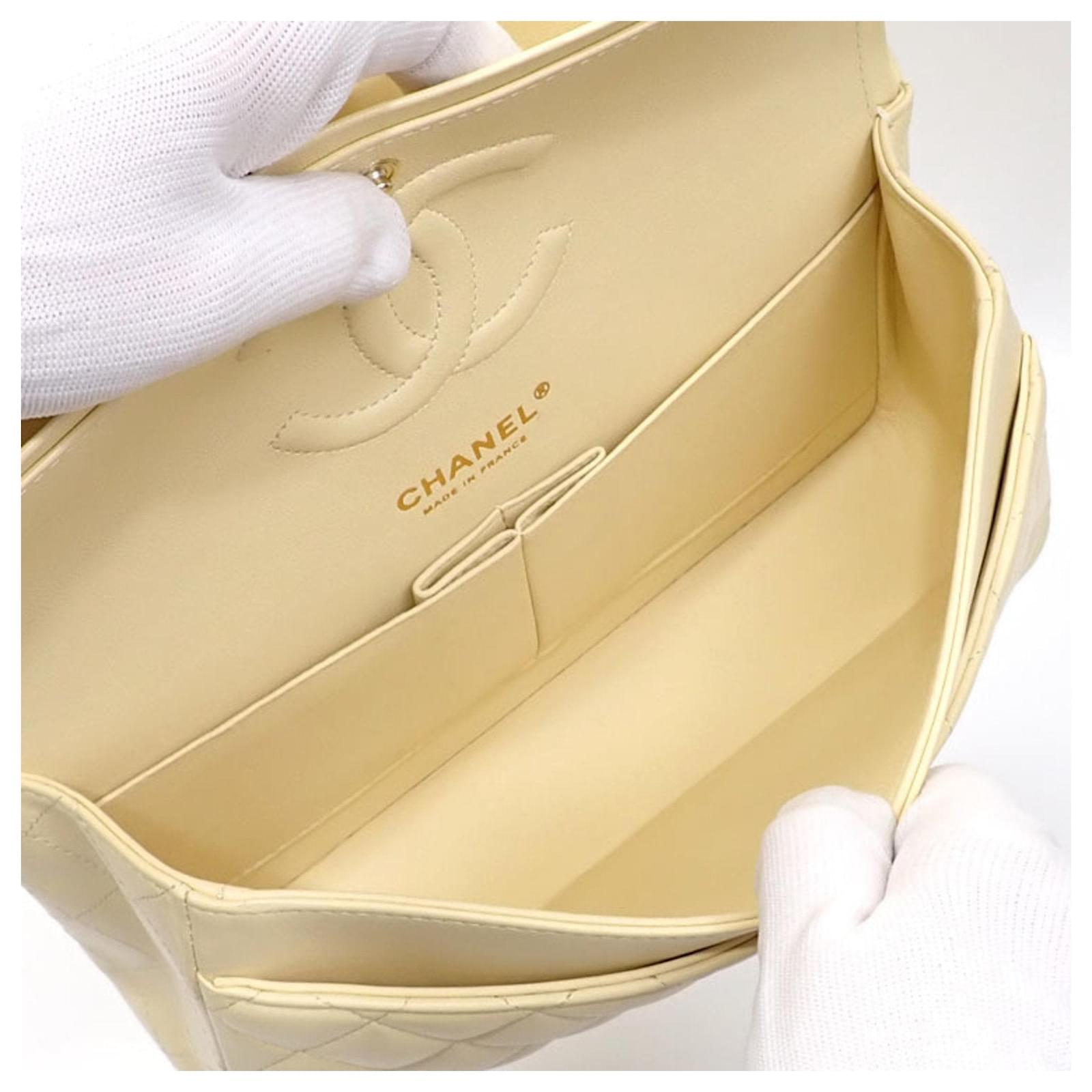 Chanel Timeless Beige Leather ref.1274975 - Joli Closet
