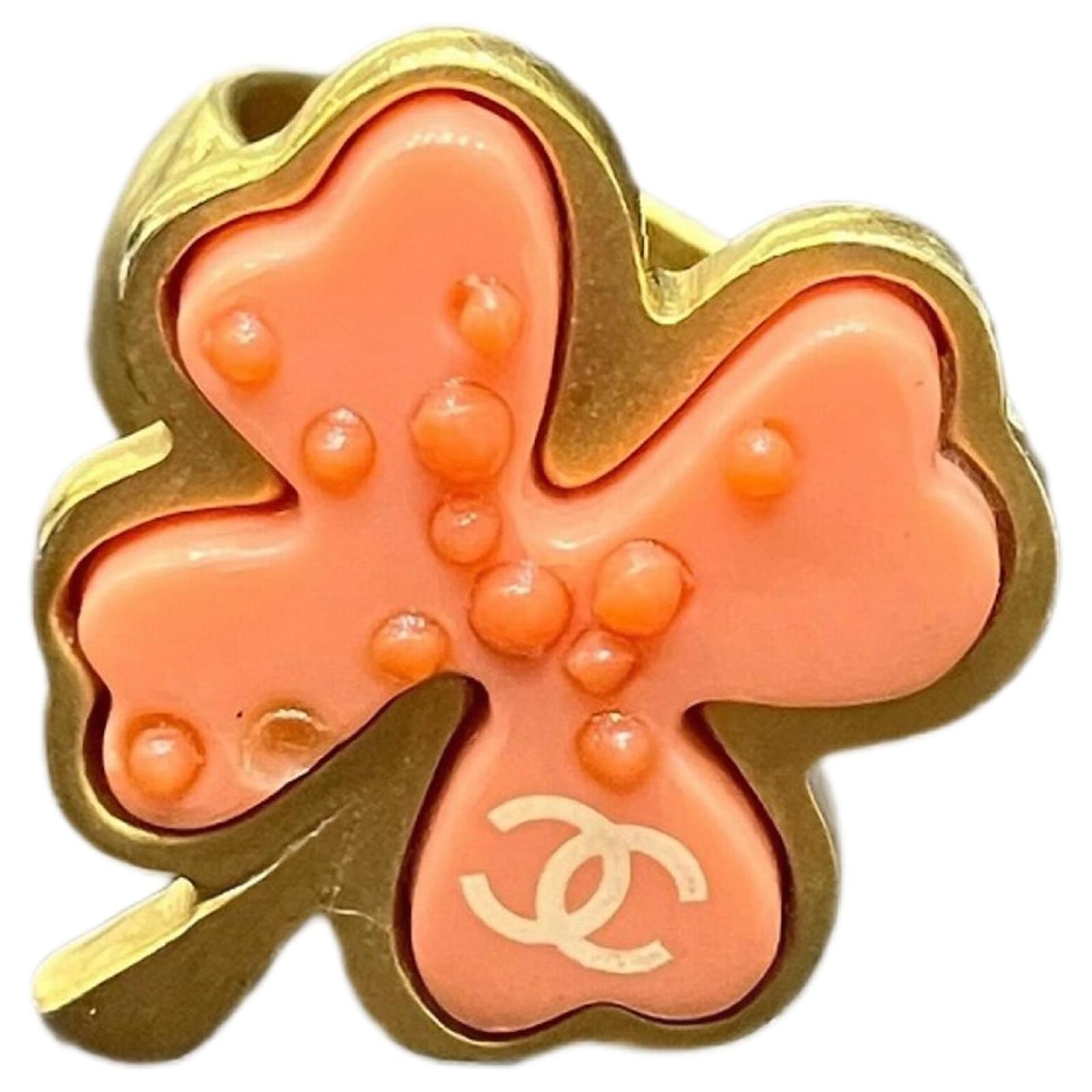 Timeless Chanel Clover Pink White gold ref.1332690 - Joli Closet
