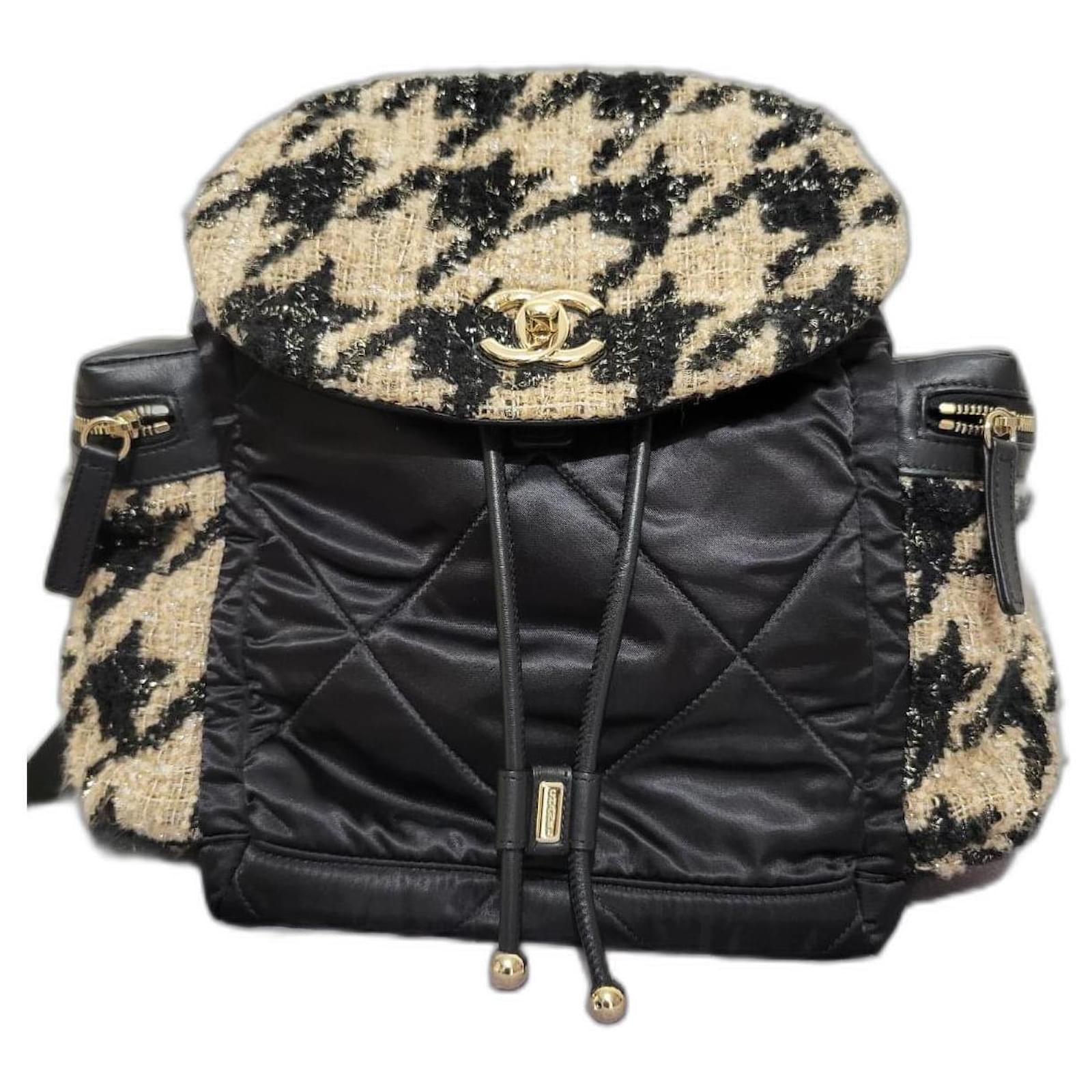 Chanel 19 Black Tweed ref.1348451 - Joli Closet