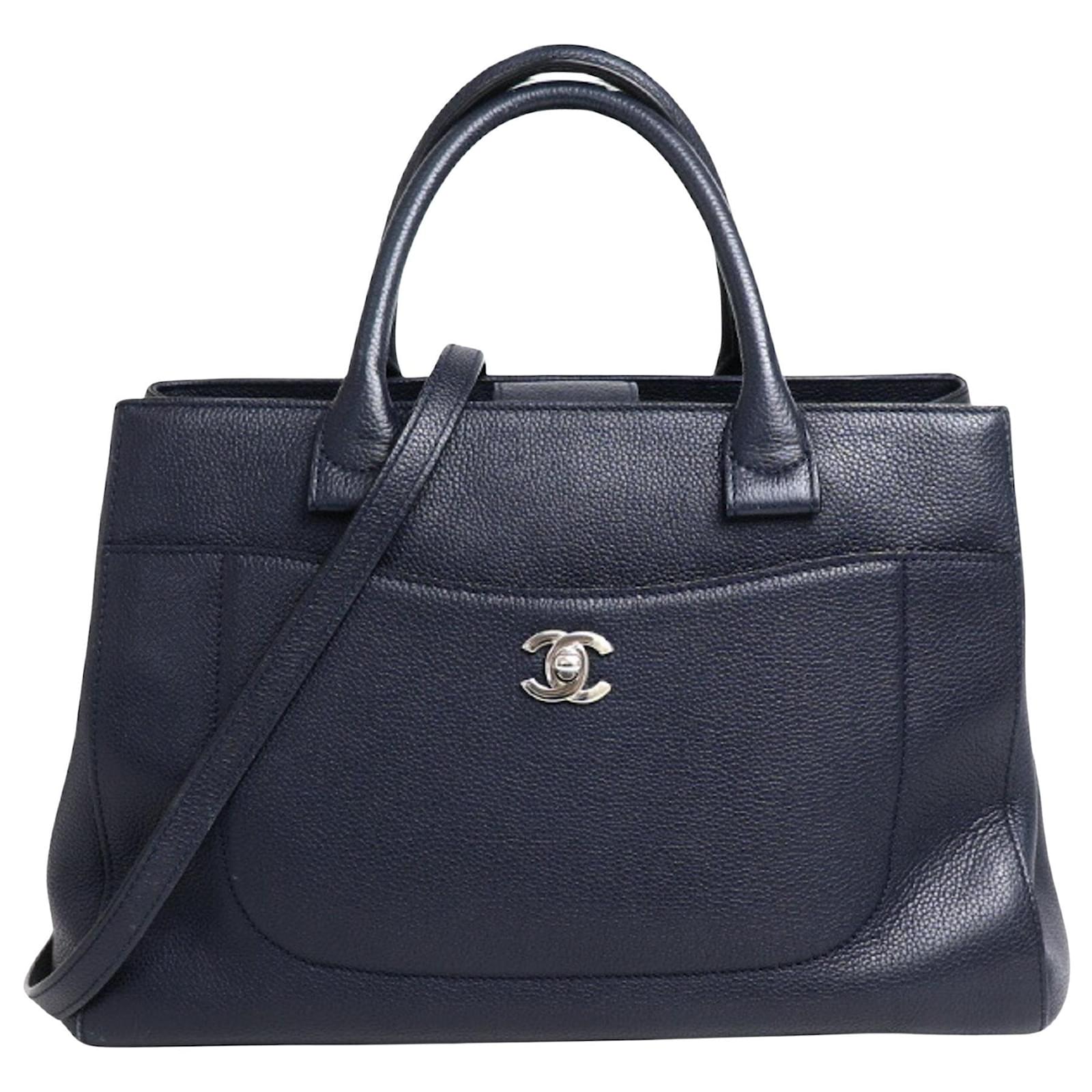 Chanel Executive Navy blue Leather ref.1357461 - Joli Closet