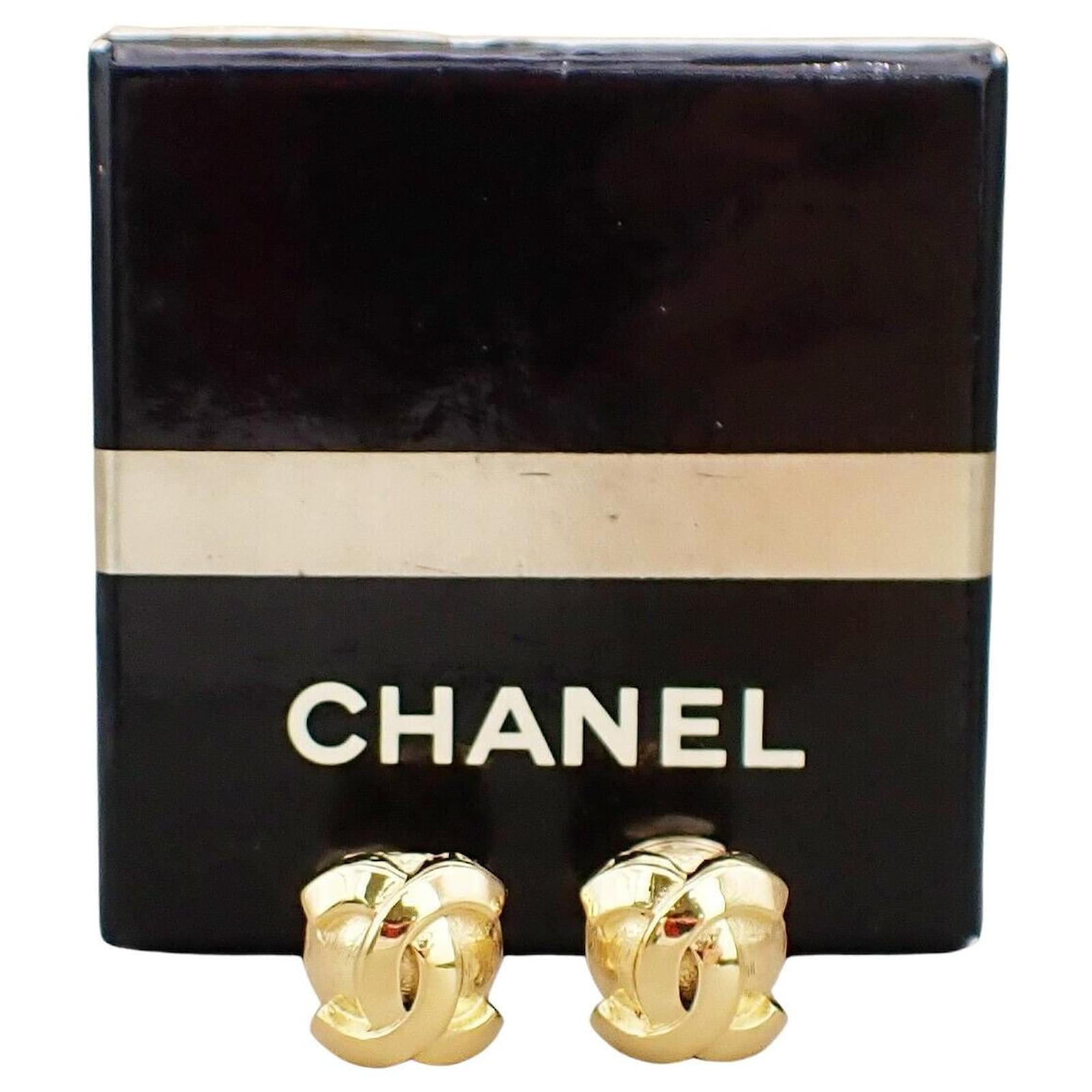 Chanel Logo CC Golden Metal ref.1398944 - Joli Closet