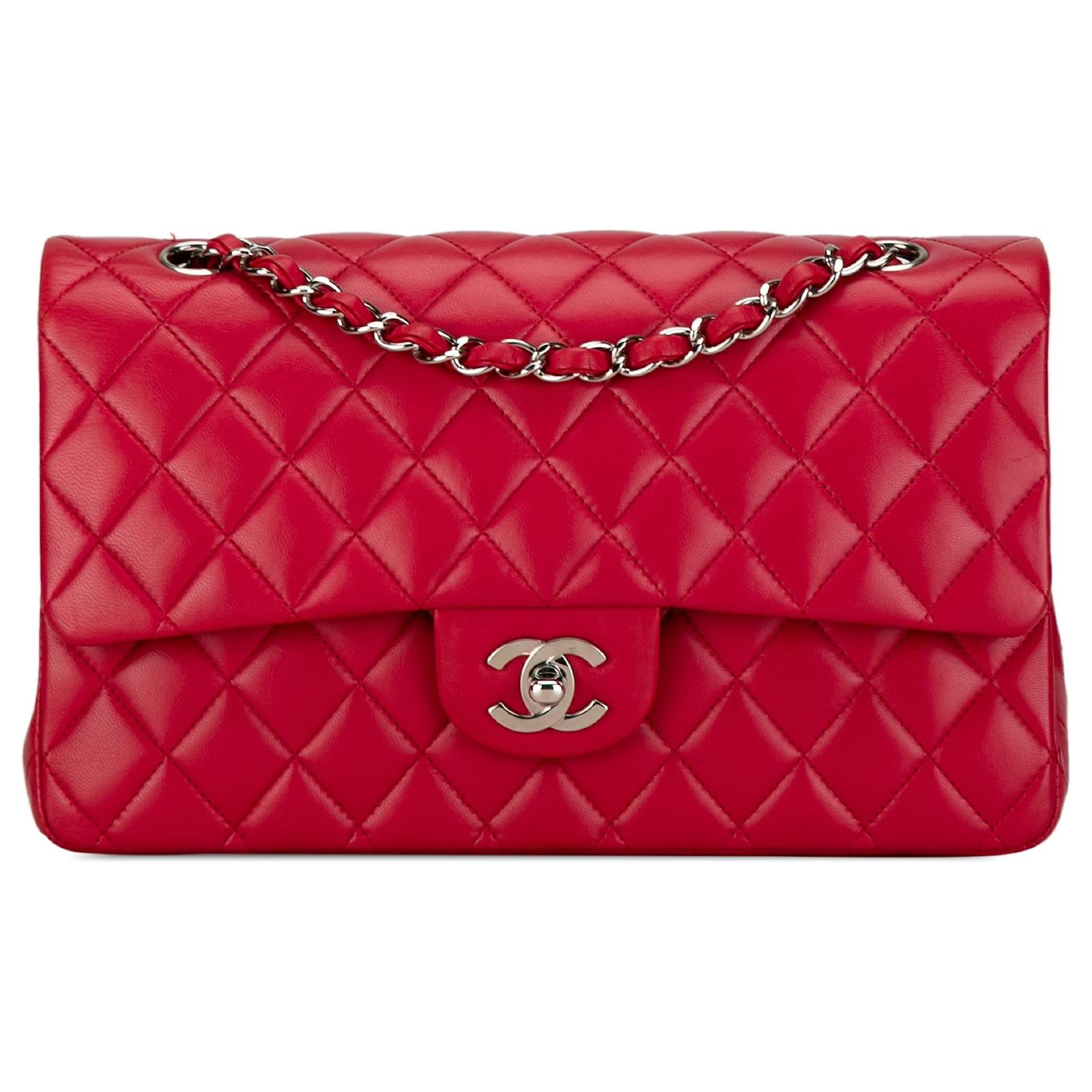 Chanel Red Medium Classic Lambskin lined Flap Leather ref.1400345 ...