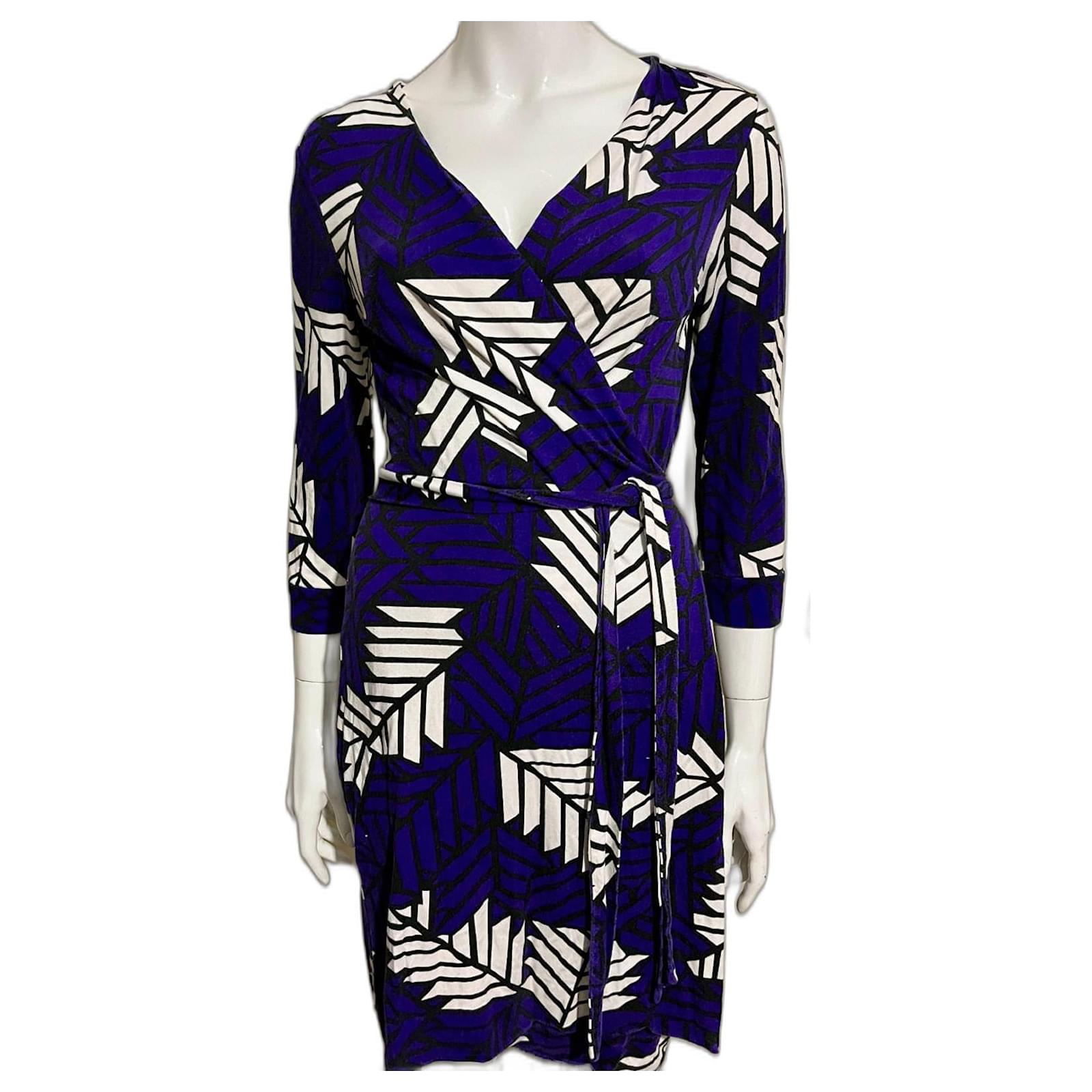 Diane Von Furstenberg DvF New Julian wrap dress with georaphic pattern ...