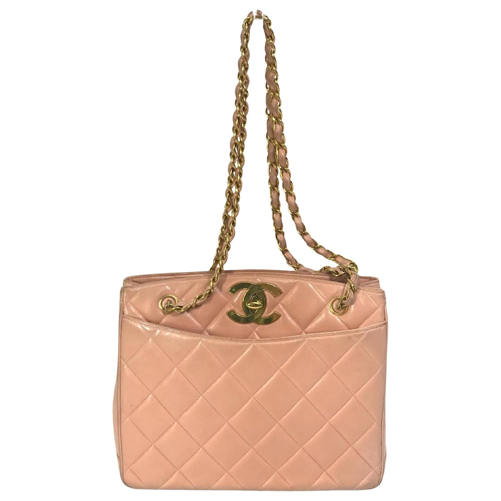 Chanel Logo CC Pink Leather ref.1429290 - Joli Closet
