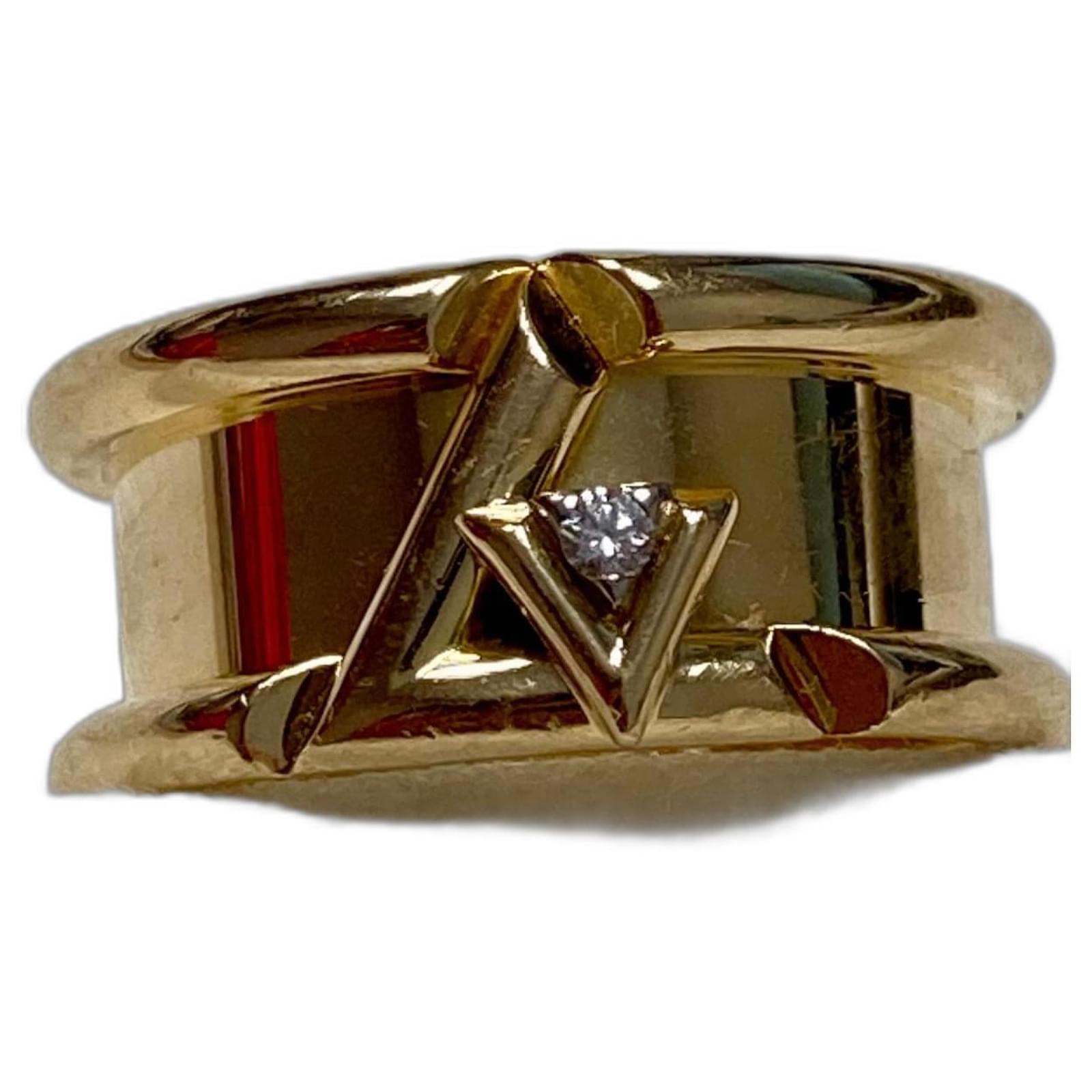 Lv volt ring store
