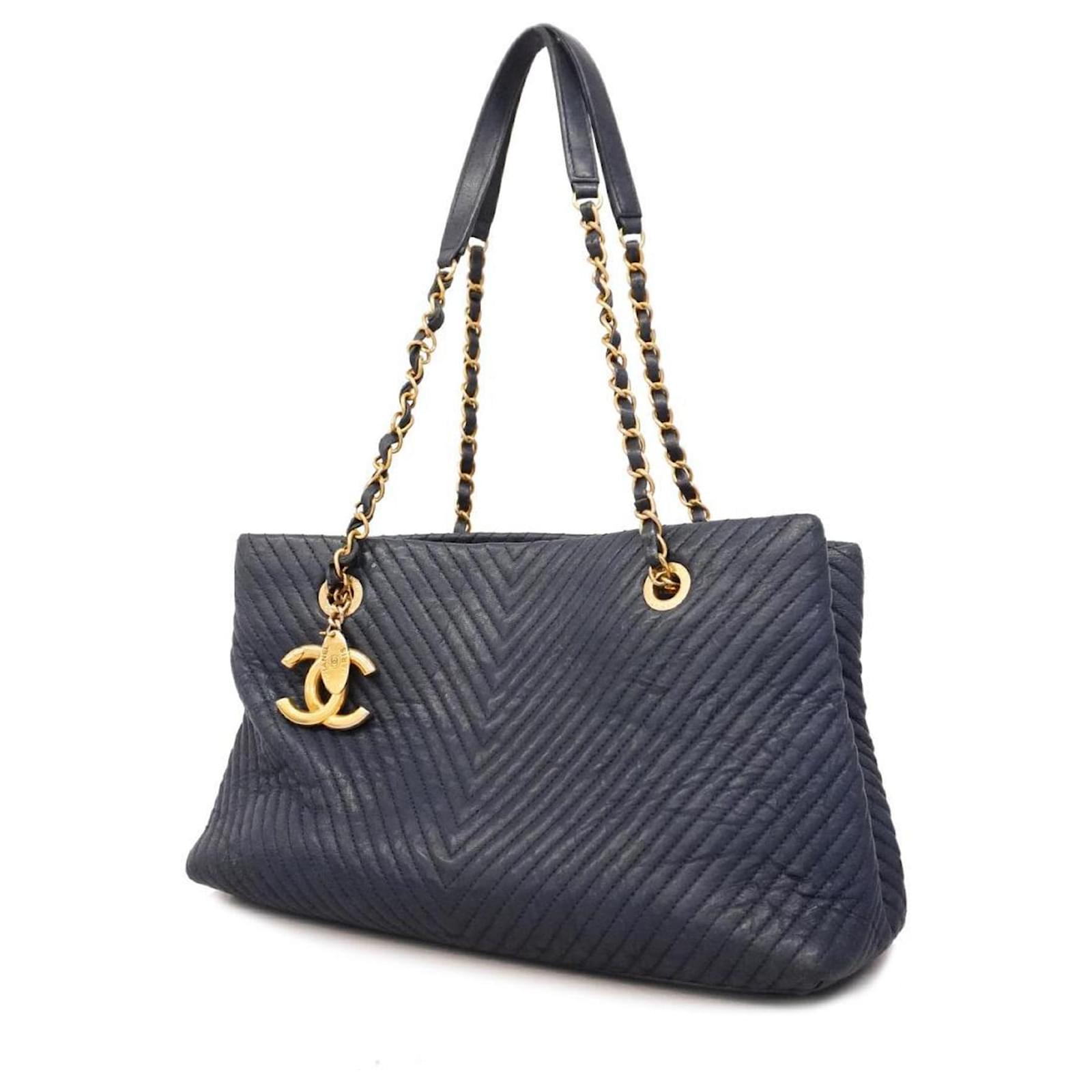 Chanel Navy Leather Shoulder Bag Navy blue ref.1458927 - Joli Closet