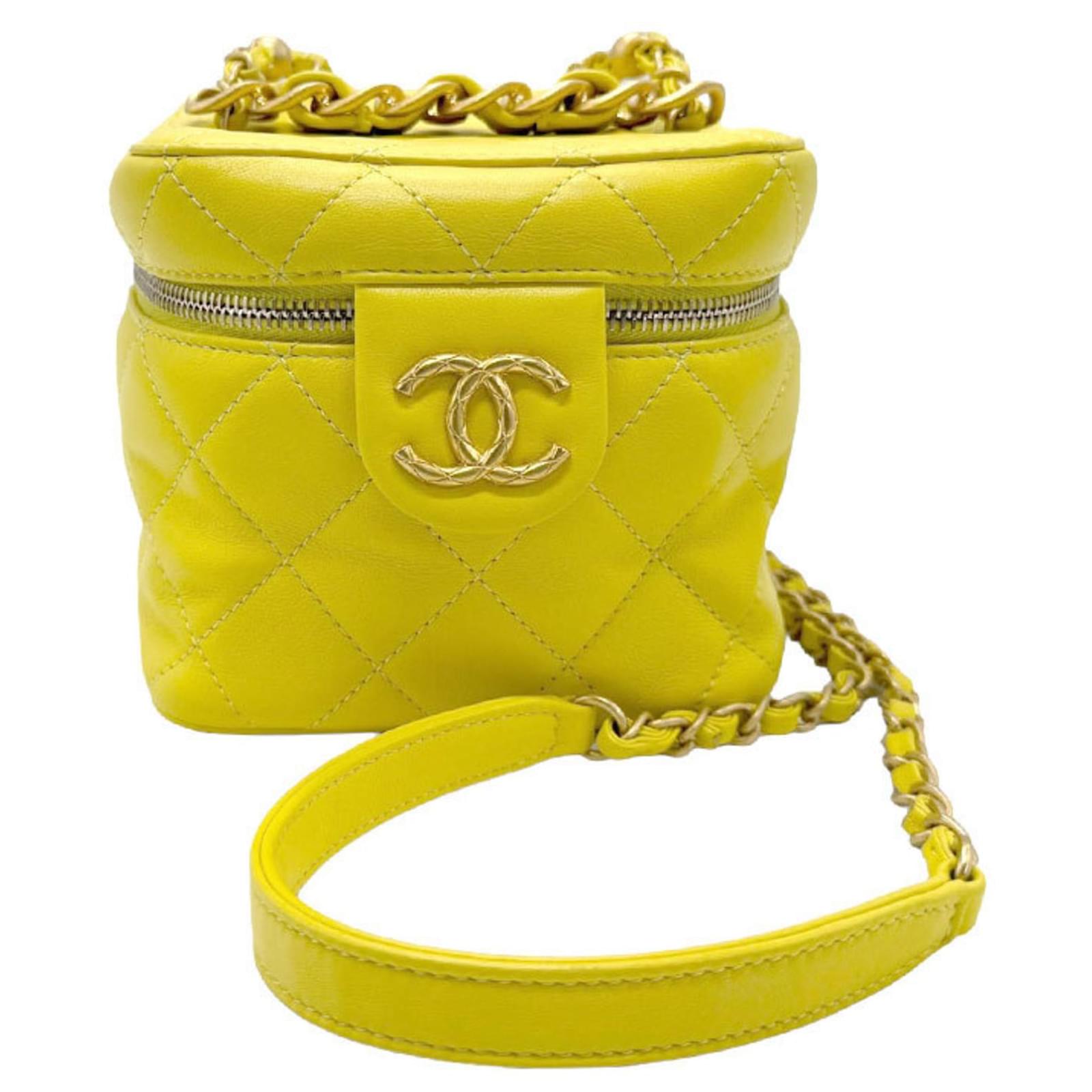 Vanity Chanel Yellow Leather Shoulder Bag ref.1465833 - Joli Closet