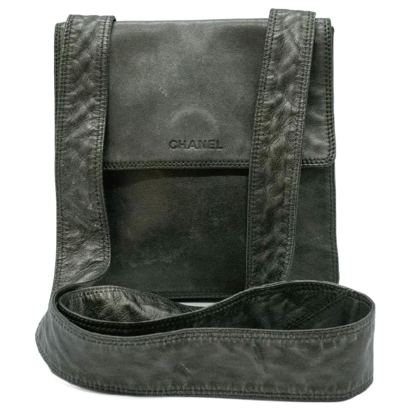Chanel Khaki Lambskin Shoulder Bag Leather ref.1466280 - Joli Closet