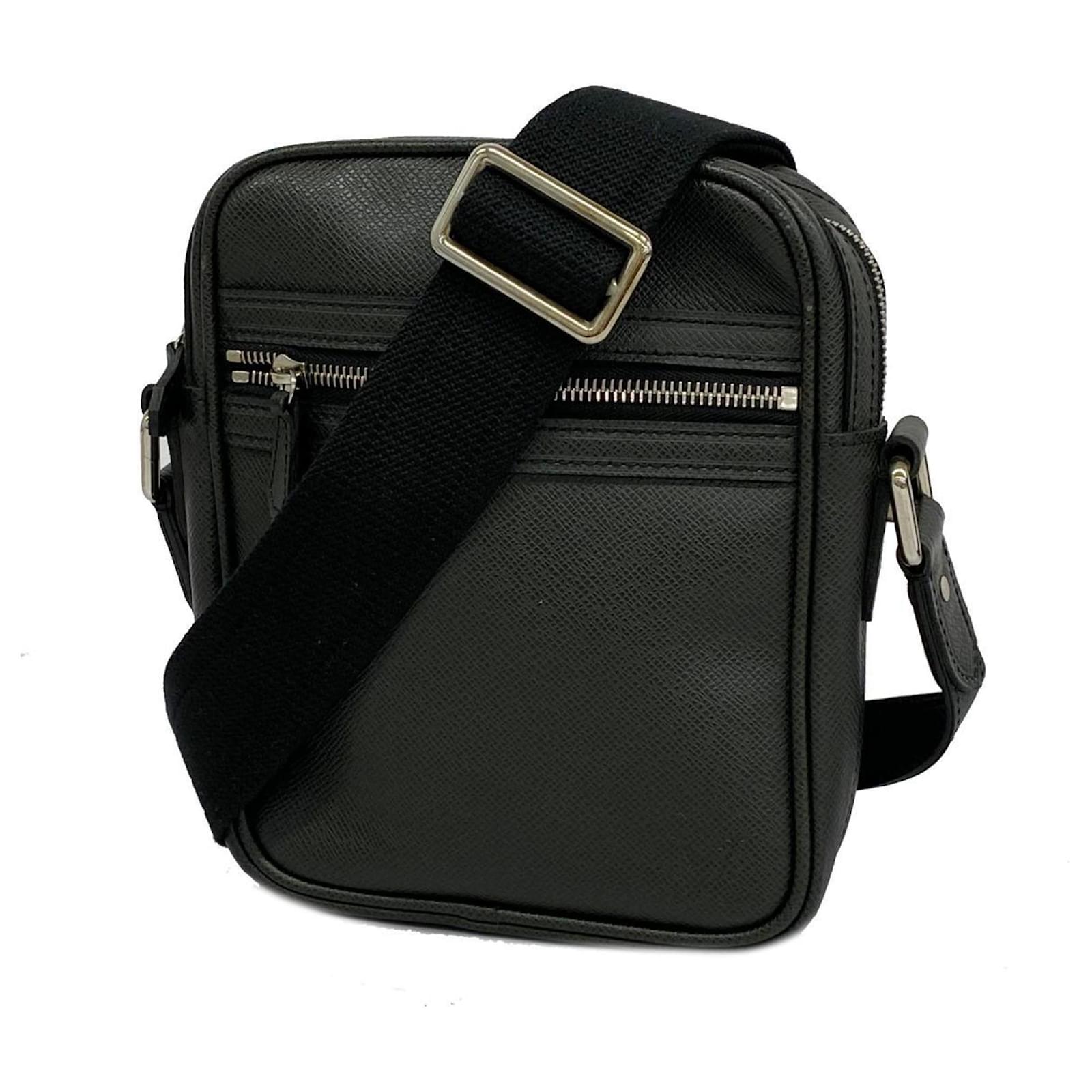 Louis Vuitton Taiga Dimitri Shoulder Bag Grey ref.1502418 - Joli Closet