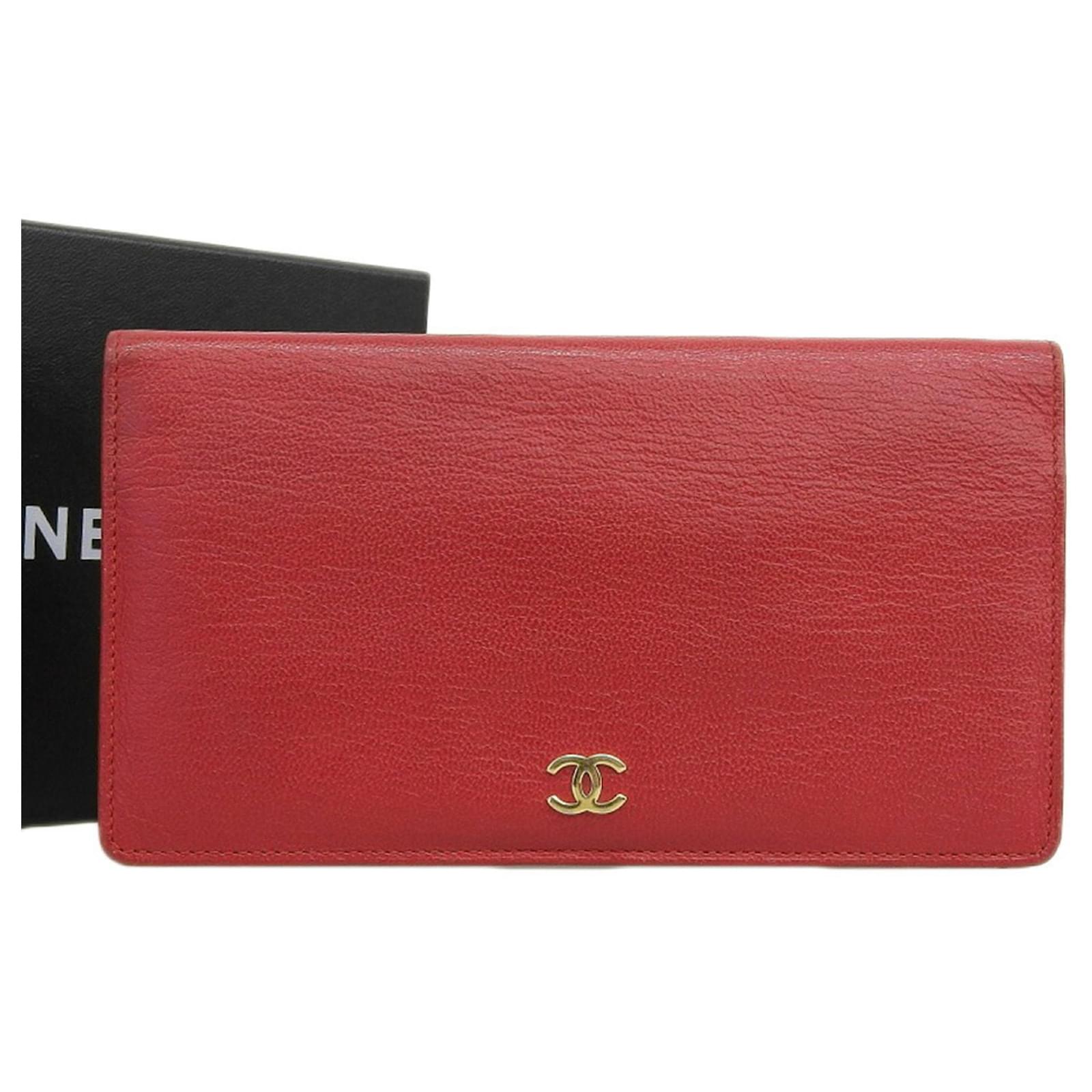 Chanel Red Leather Bi-Fold Long Wallet ref.1512996 - Joli Closet