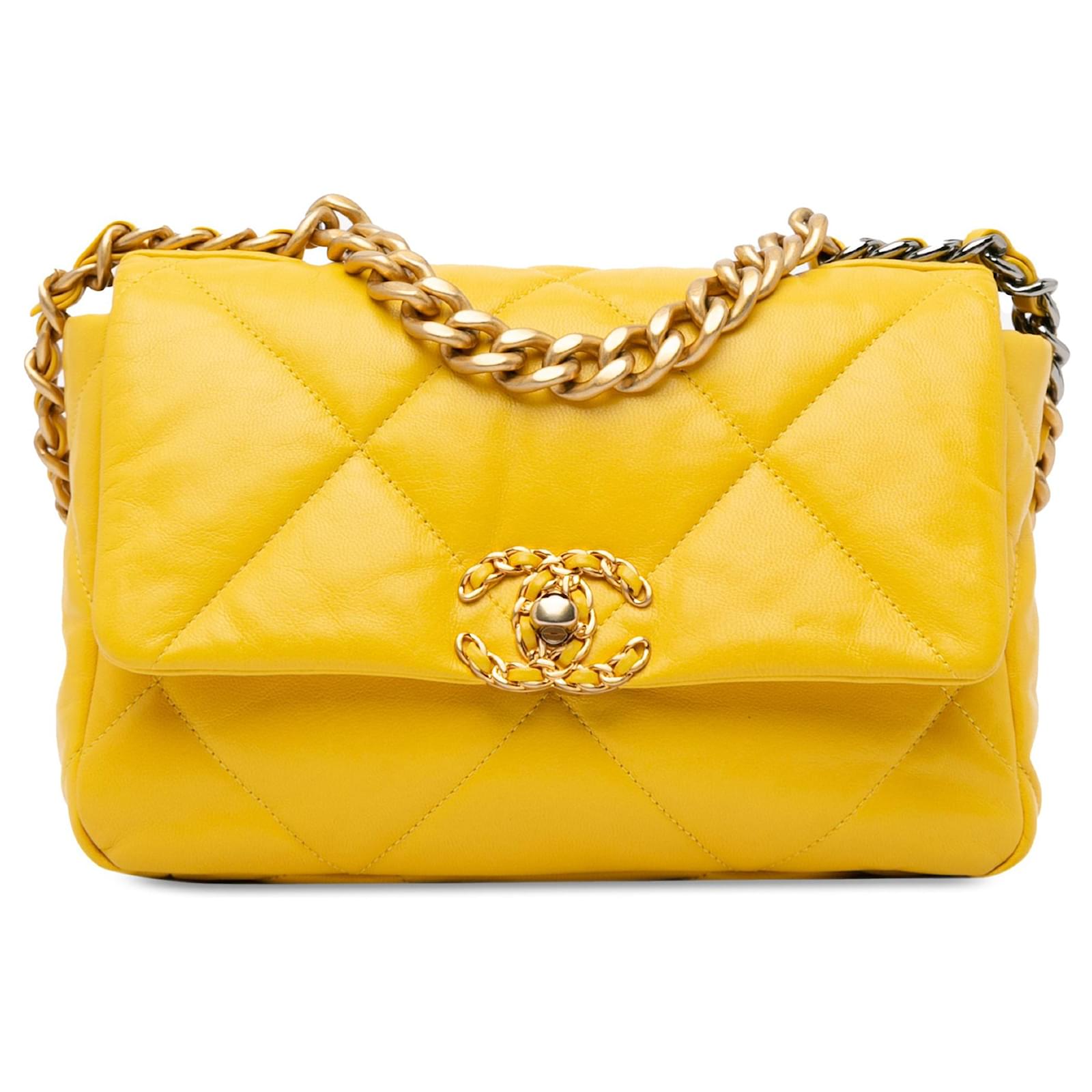 CHANEL HandbagsLeather Yellow ref.1523029 - Joli Closet