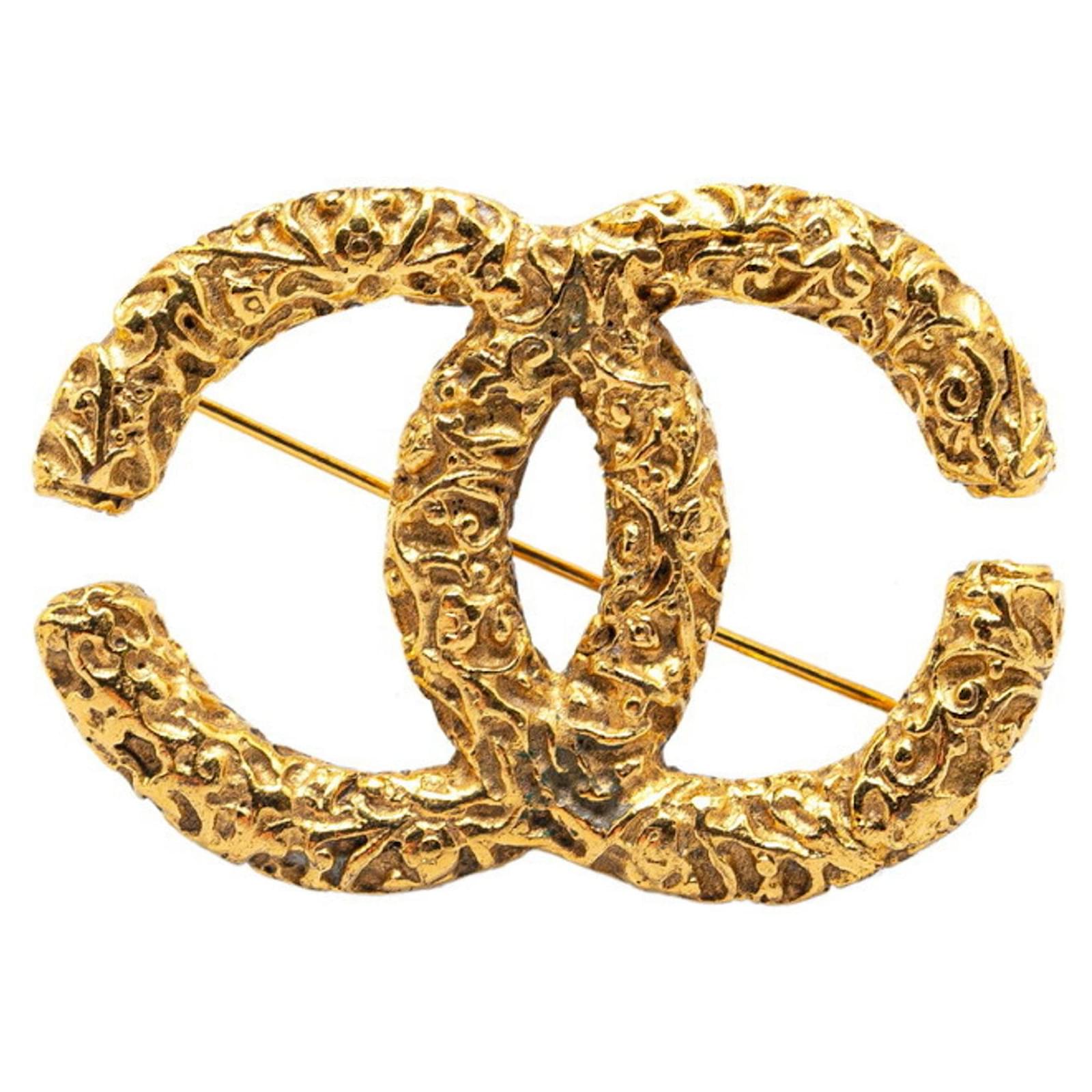 Cc Chanel Logo Chanel 20A CC Logo Gold Metal Brooch | Vintage United