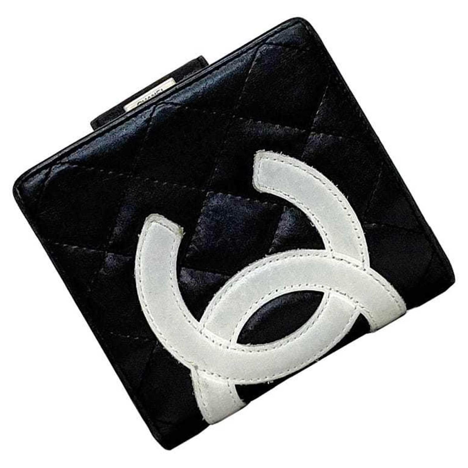 Chanel Bi-fold Wallet in Black and White Leather ref.1539733 - Joli Closet