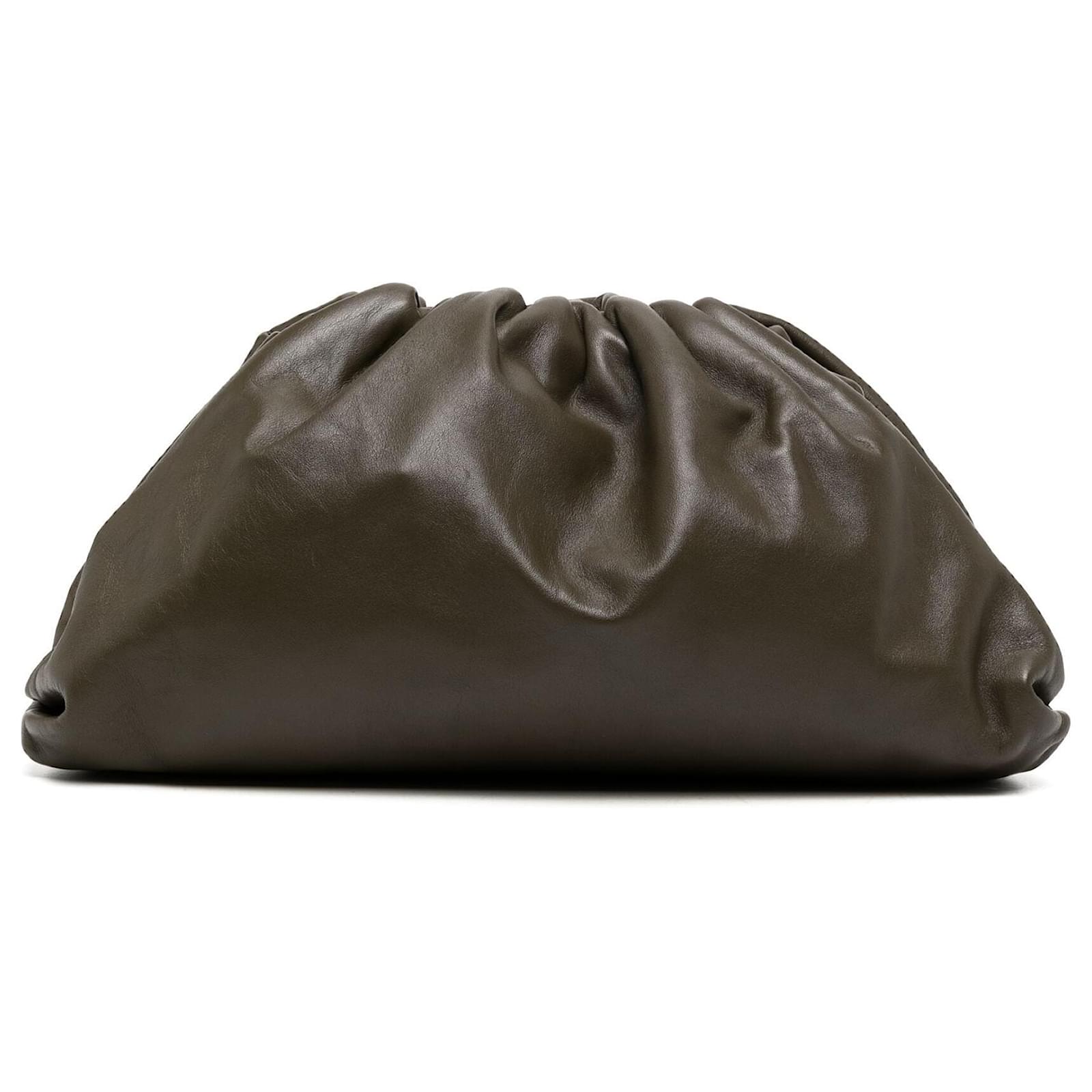 Bottega Veneta Green Pouch Bag Leather ref.1552401 - Joli Closet