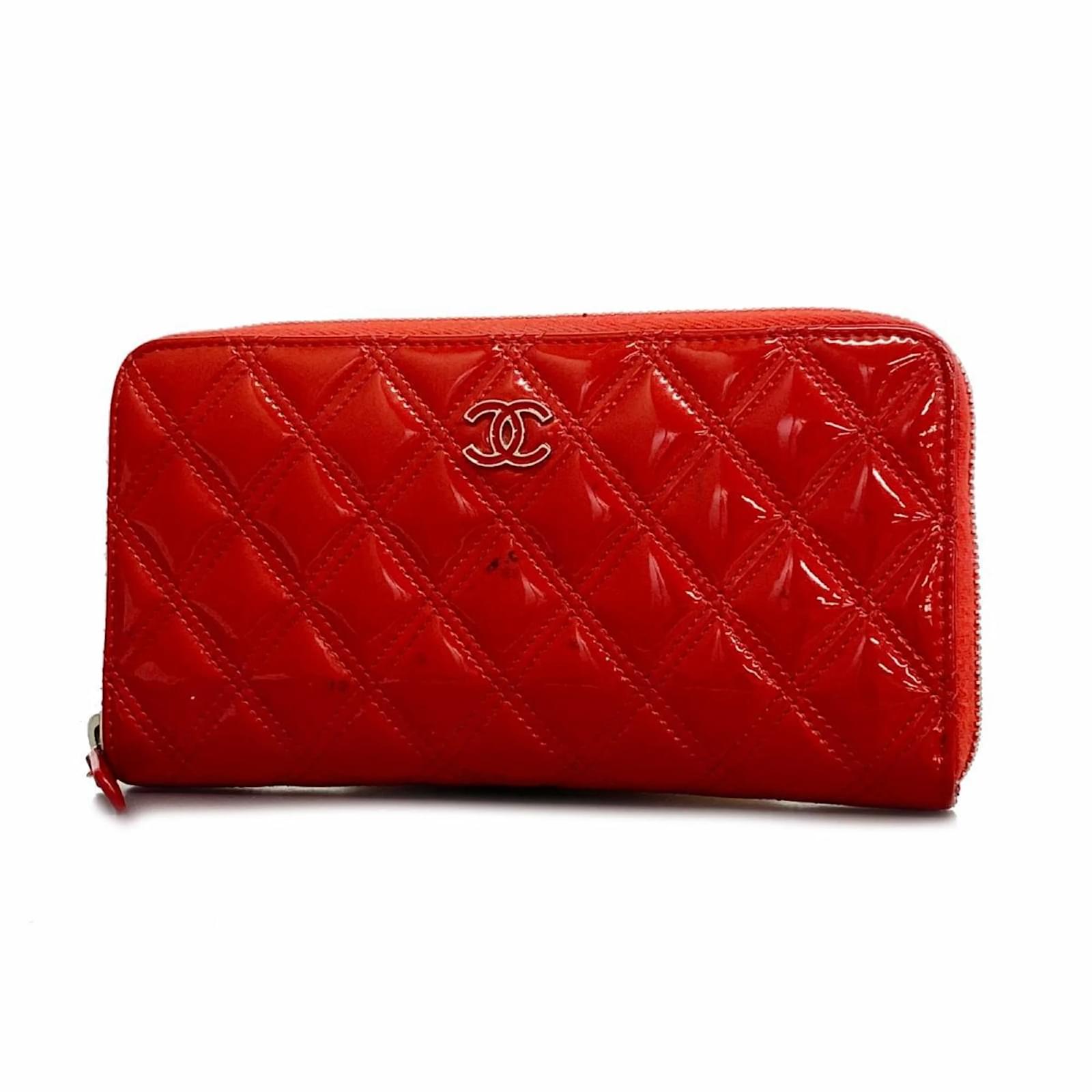 Chanel Long Wallet in Red Patent Leather ref.1555024 - Joli Closet