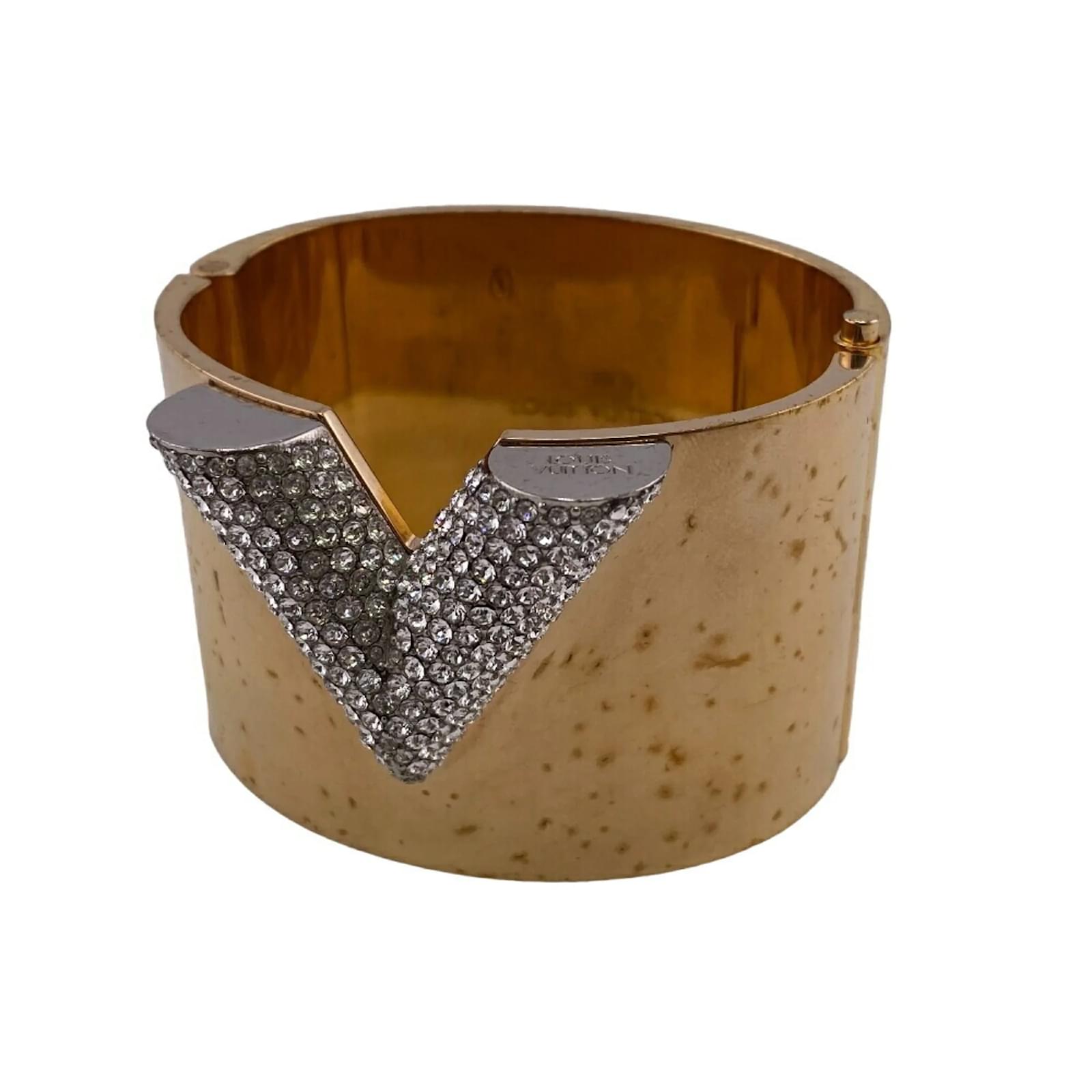 Louis Vuitton Essential V Rhinestone Bangle Golden Gold plated ref.1574936 Joli Closet