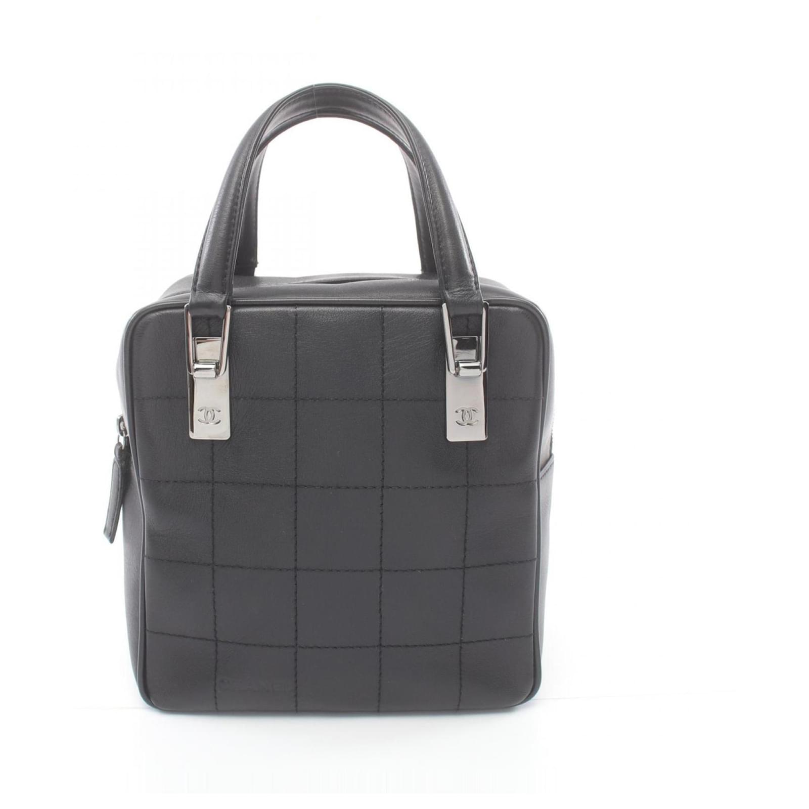 Chanel Chocolate Bar Handbag Black Leather ref.1581713 - Joli Closet