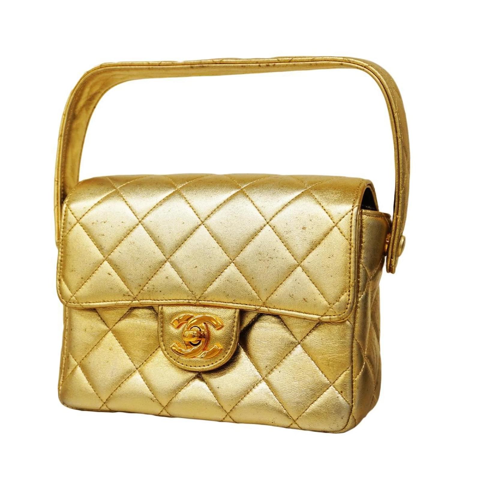 Chanel Matelasse Handbag in Champagne Gold Golden Leather ref.1596430 ...