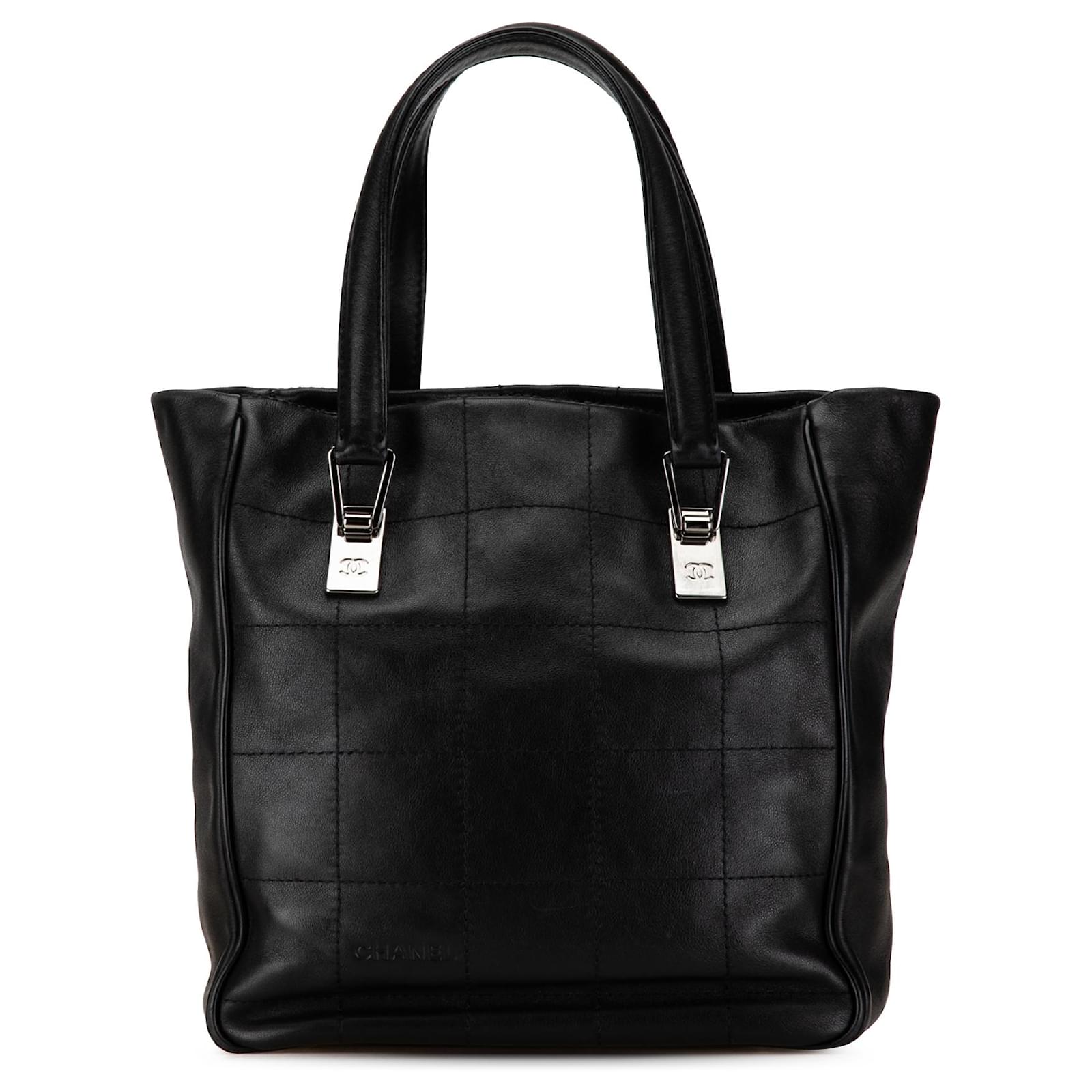 Chanel Black Lambskin Choco Bar Handbag Leather ref.1605298 - Joli Closet